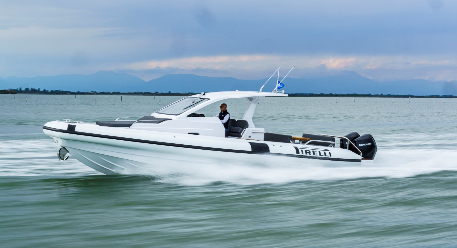 THE PIRELLI 35 INFLATABLE BOAT WINS THE 2022 RED DOT DESIGN AWARD