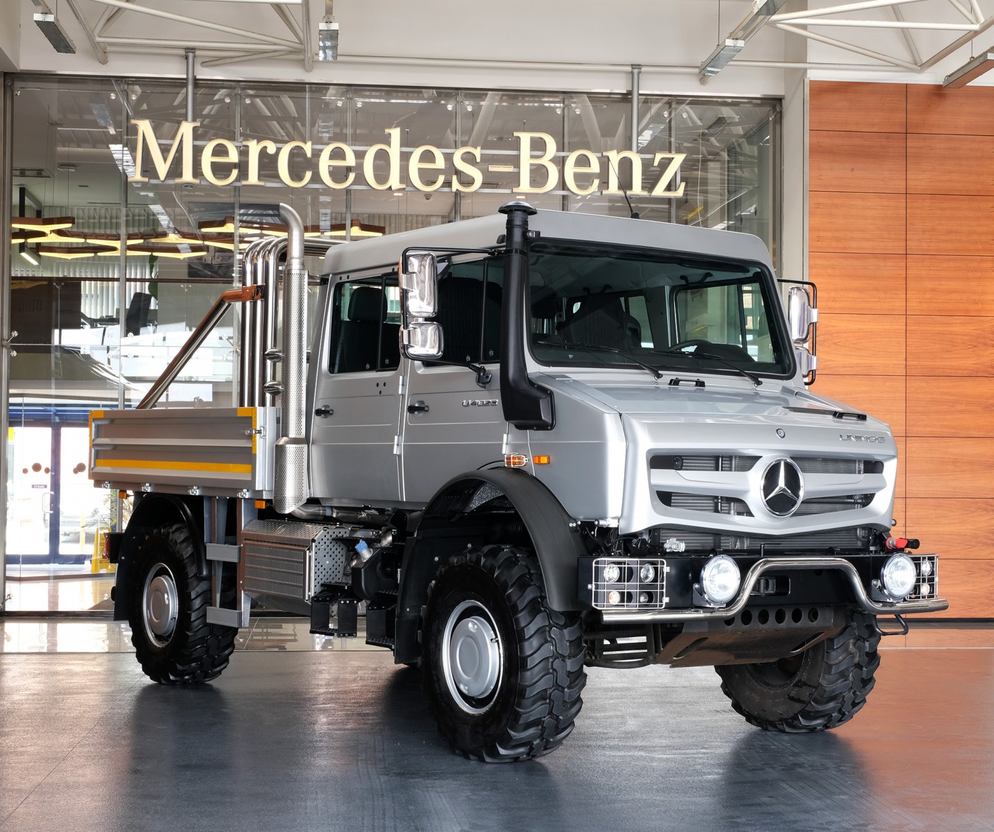Mercedes-Benz Unimog Şehirde Yollara Çıkıyor
