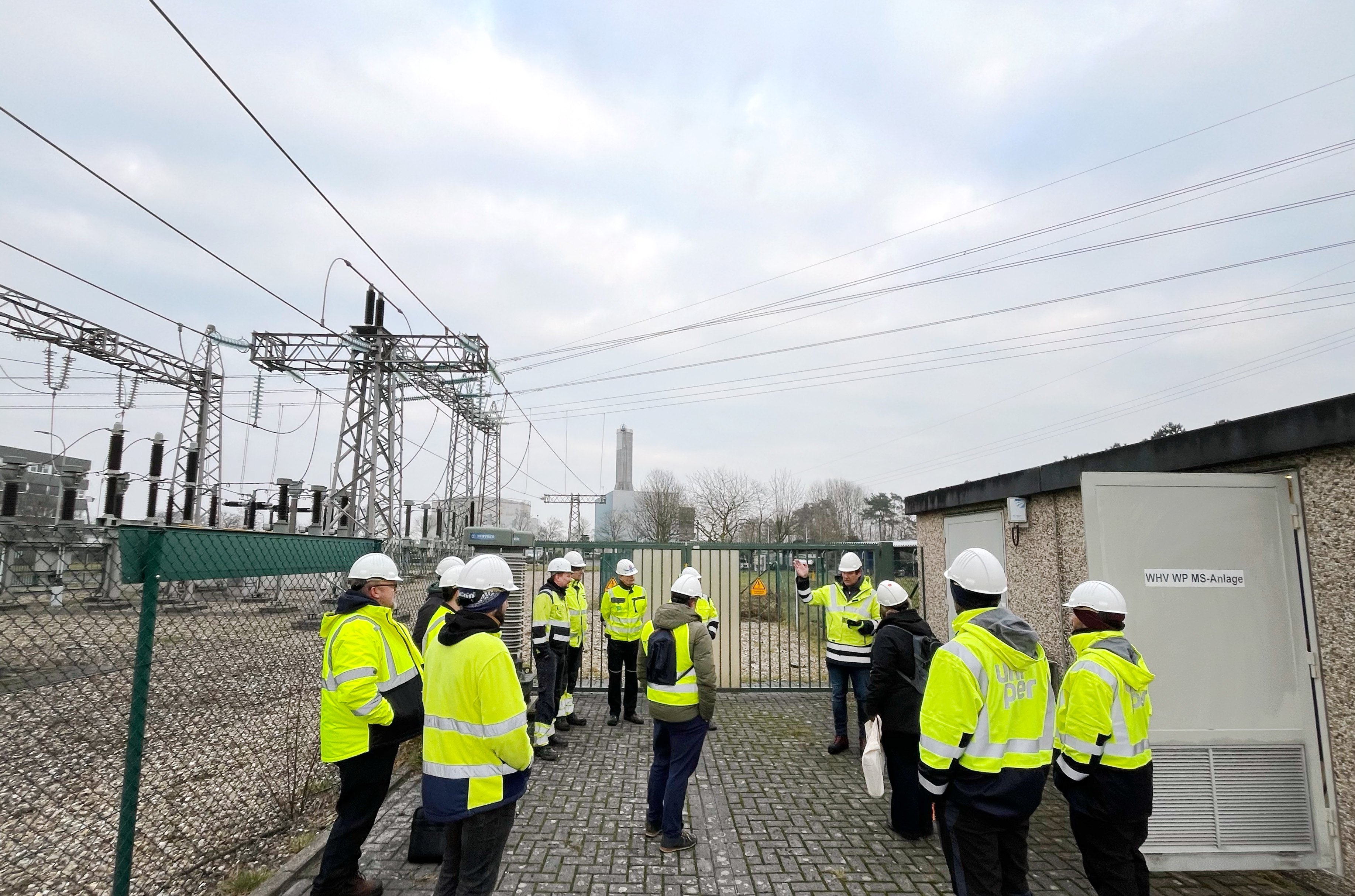Uniper builds new 17 megawatt peak (MWp) solar park on ash landfill at ...