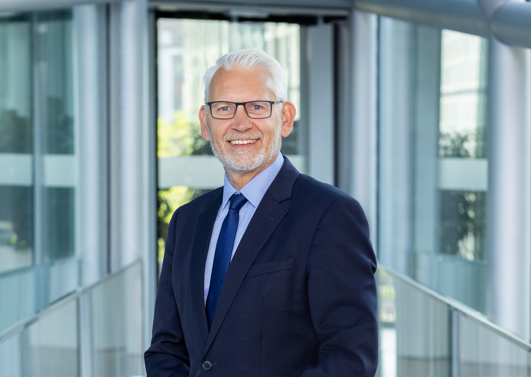 Uniper CEO Michael Lewis awarded “Commander of the Order of the British ...