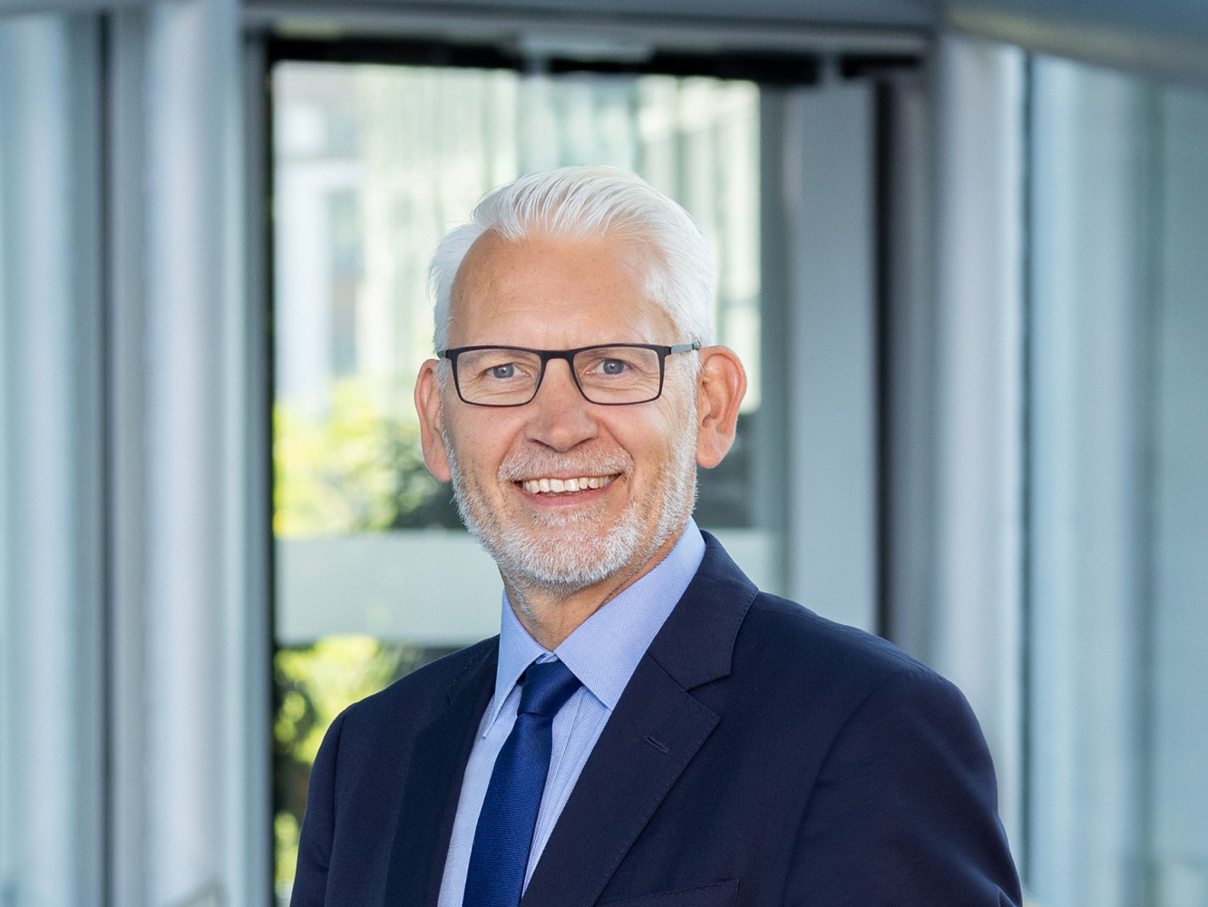 Uniper CEO Michael Lewis awarded “Commander of the Order of the British ...