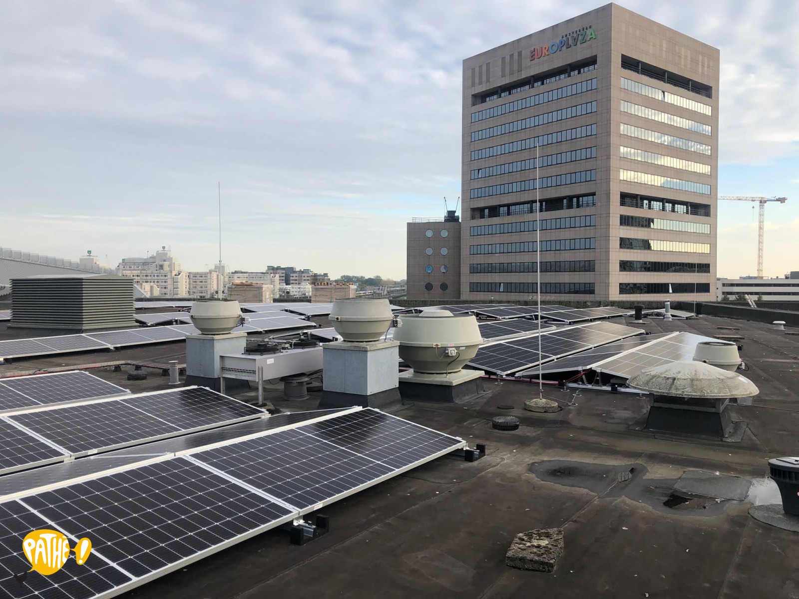 Pathé plaatst 282 zonnepanelen op dak van Pathé Arena