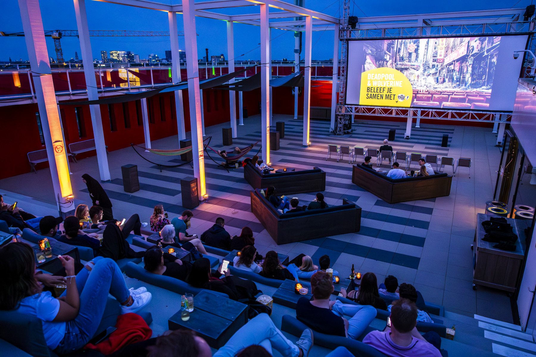 De rooftop bioscoop én bar zijn weer open bij Pathé Utrecht Leidsche Rijn