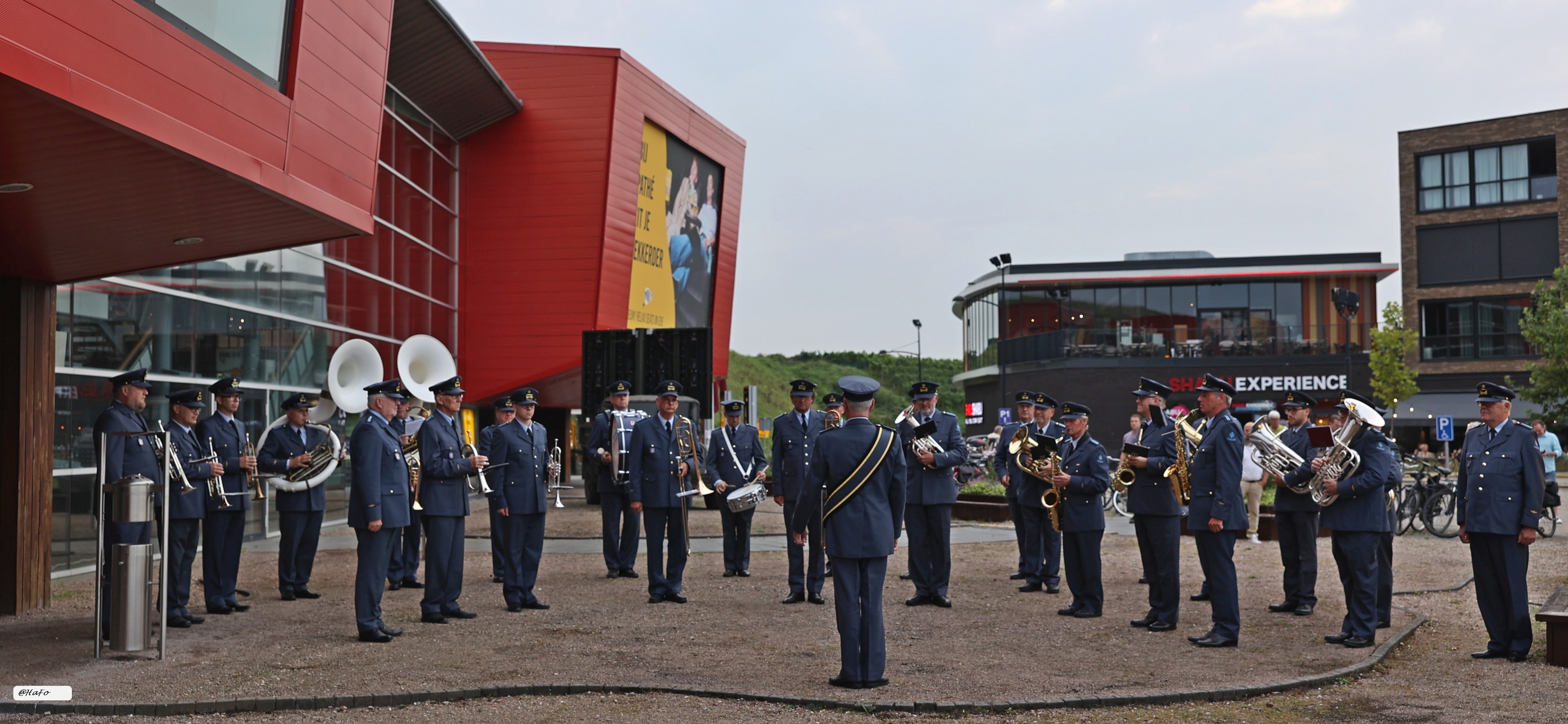 Regisseur Roel Reiné aanwezig bij voorpremière de Vuurlinie bij Pathé Ede