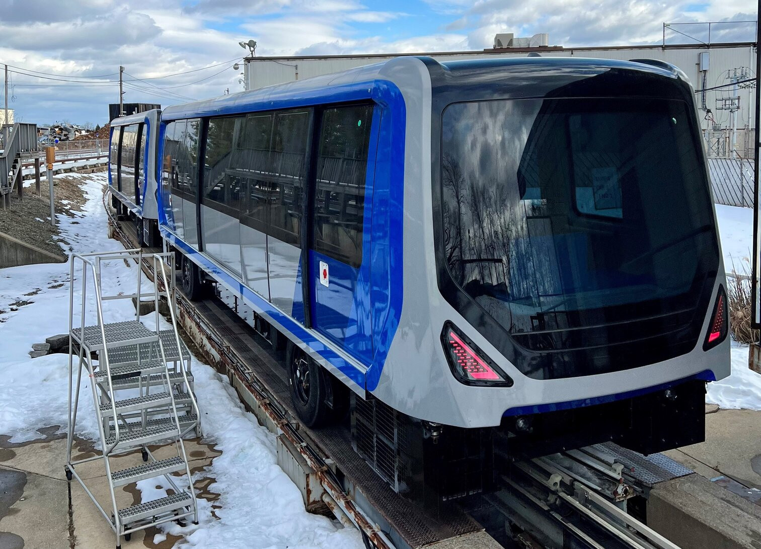 New shuttle cars for Airsides A and C rolling along