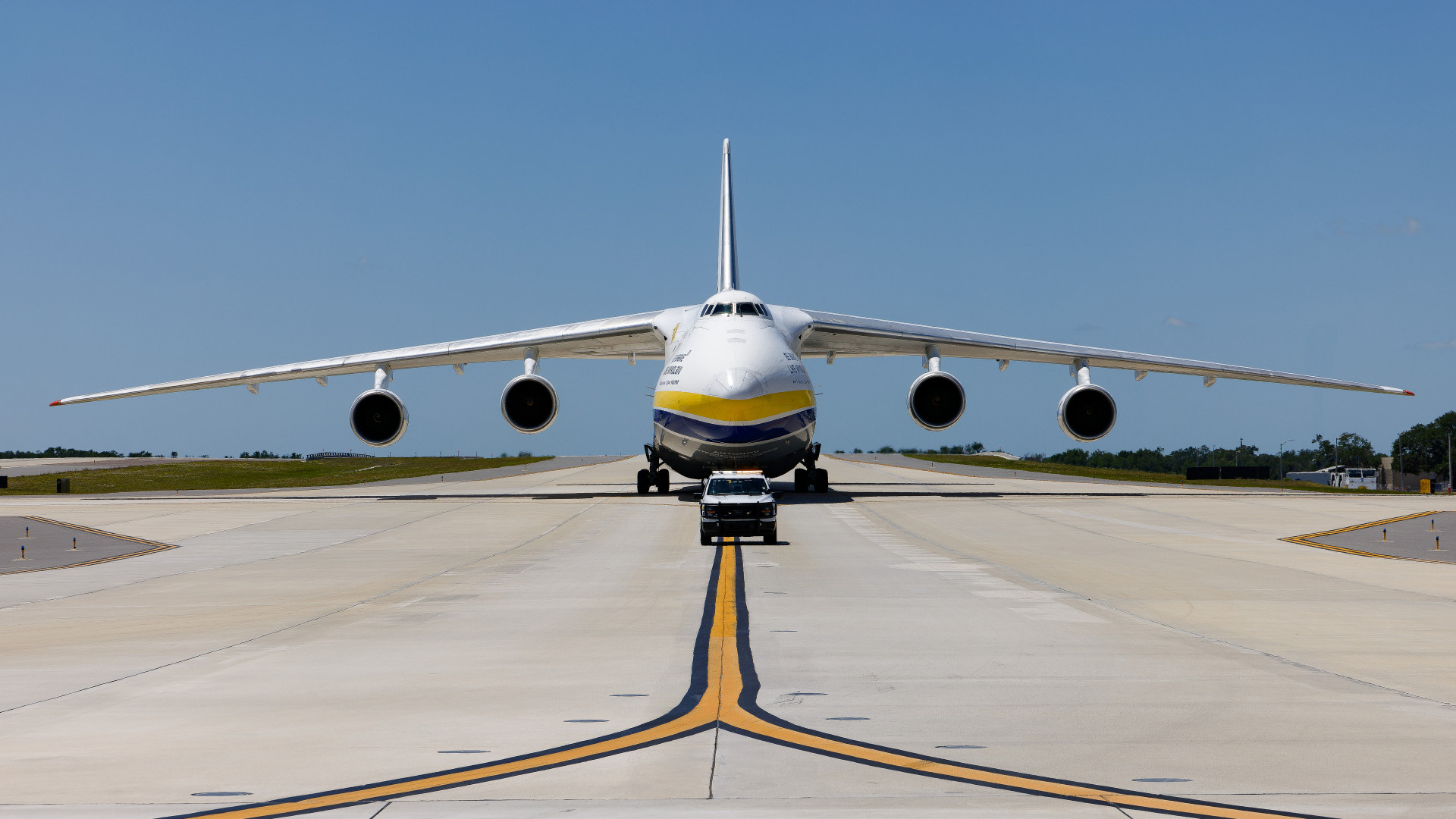 TPA planespotters buzzing with unique aircraft sightings this summer