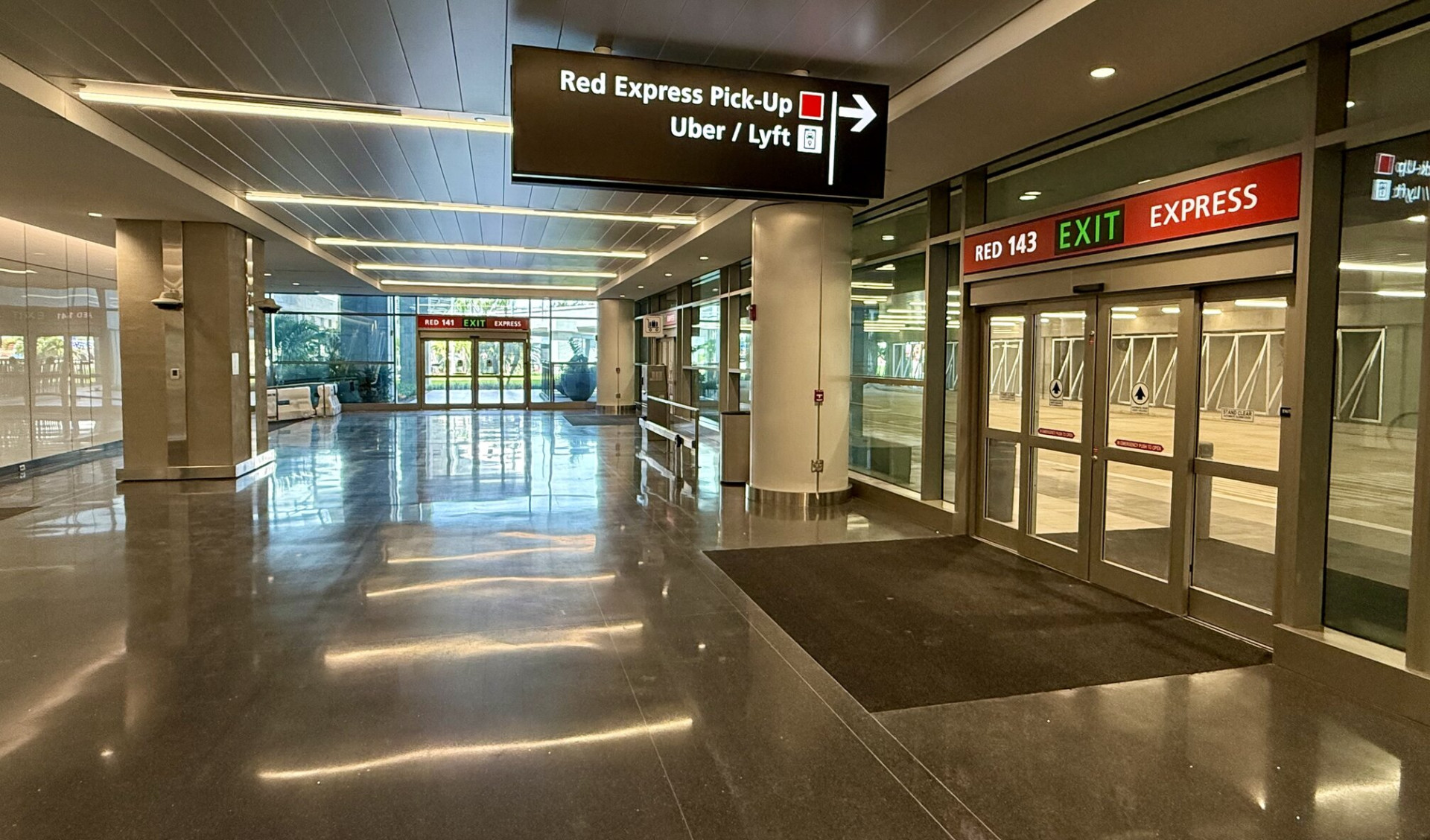 Tampa International Airport opens new Red Express Curbsides