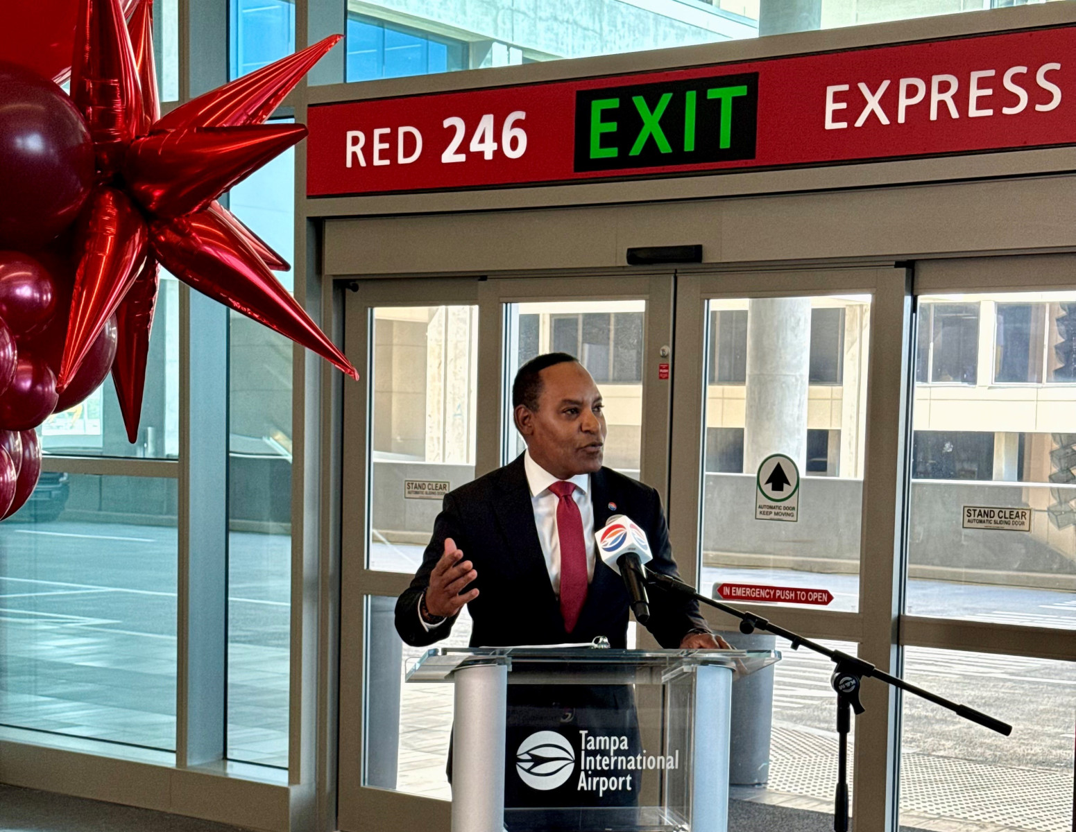 Tampa International Airport opens new Red Express Curbsides
