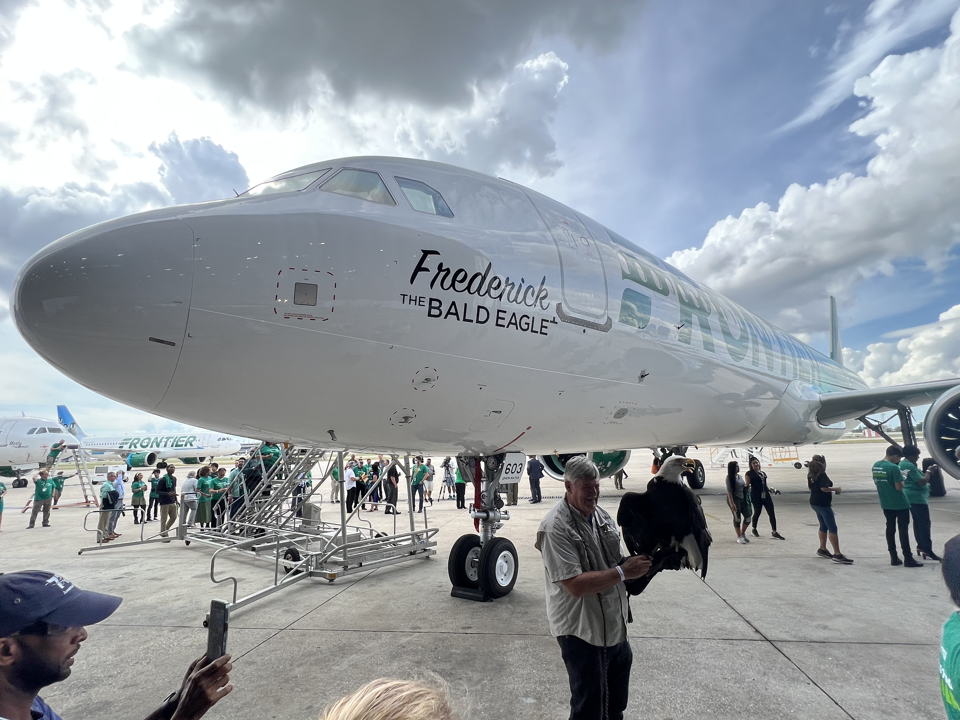 Frontier unveils new Airbus A321neo with fuel-efficient Pratt & Whitney ...