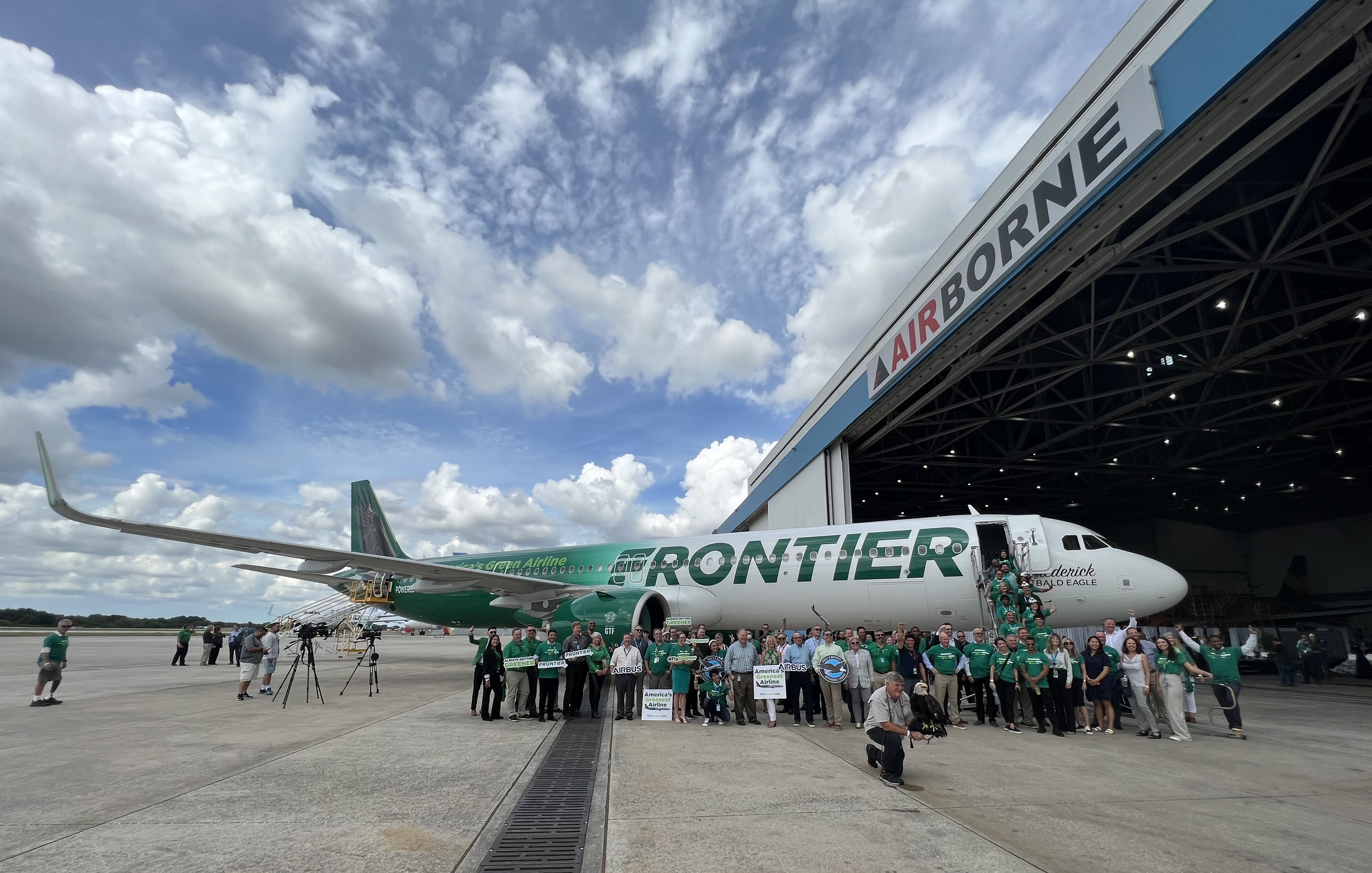 Frontier unveils new Airbus A321neo with fuel-efficient Pratt & Whitney ...