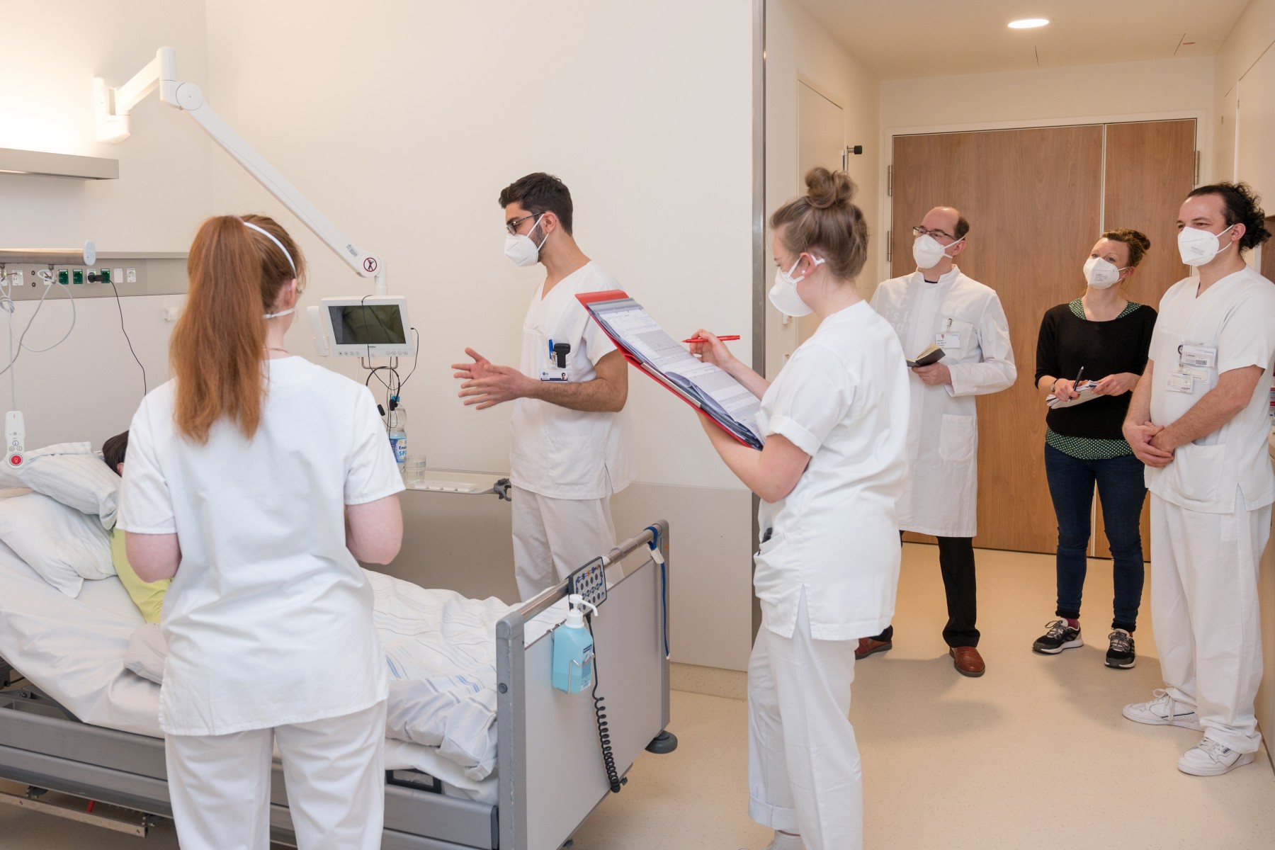 HIPSTA-Team bei Patient