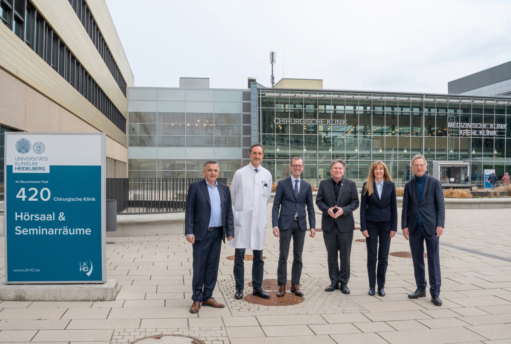 Gesundheitsminister Manfred Lucha besuchte das Universitätsklinikum ...