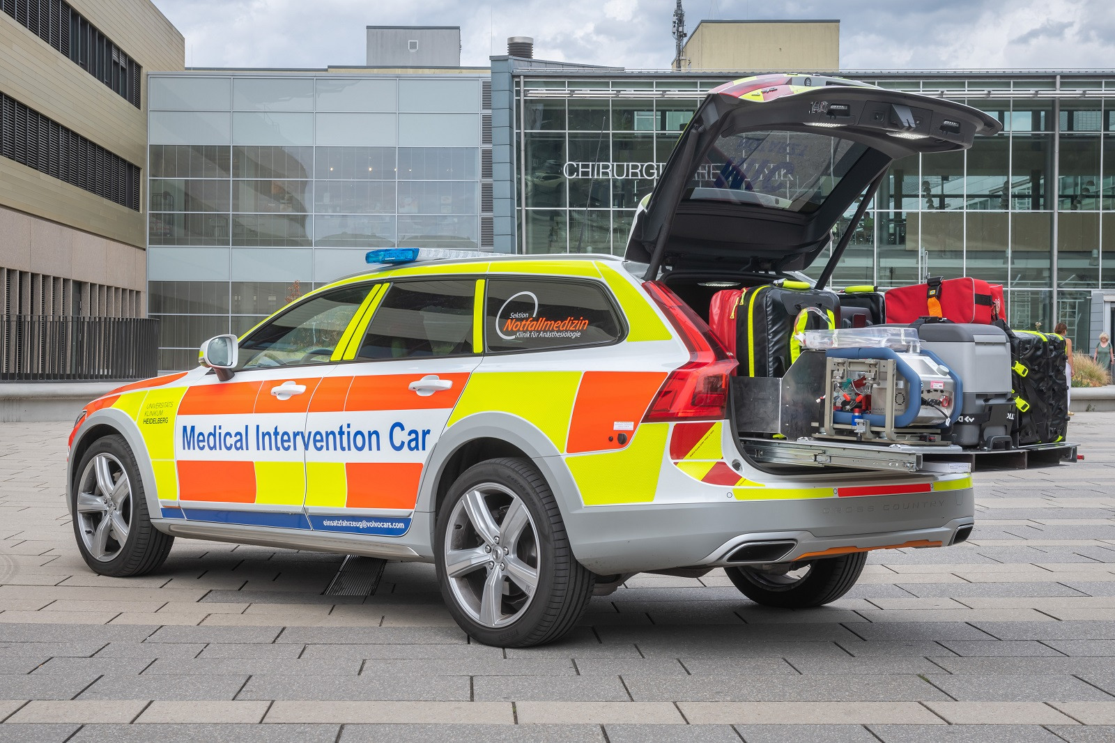 Rendevous für das Leben – 60 Jahre Notarztrettungsfahrzeug und fünf ...