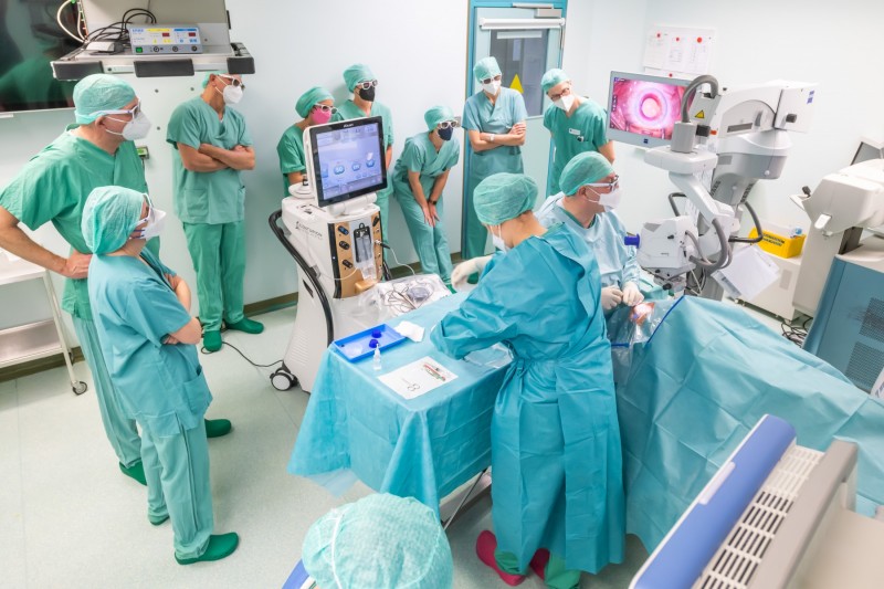 Dietmar Hopp Stiftung spendet der Universitäts-Augenklinik Heidelberg ...