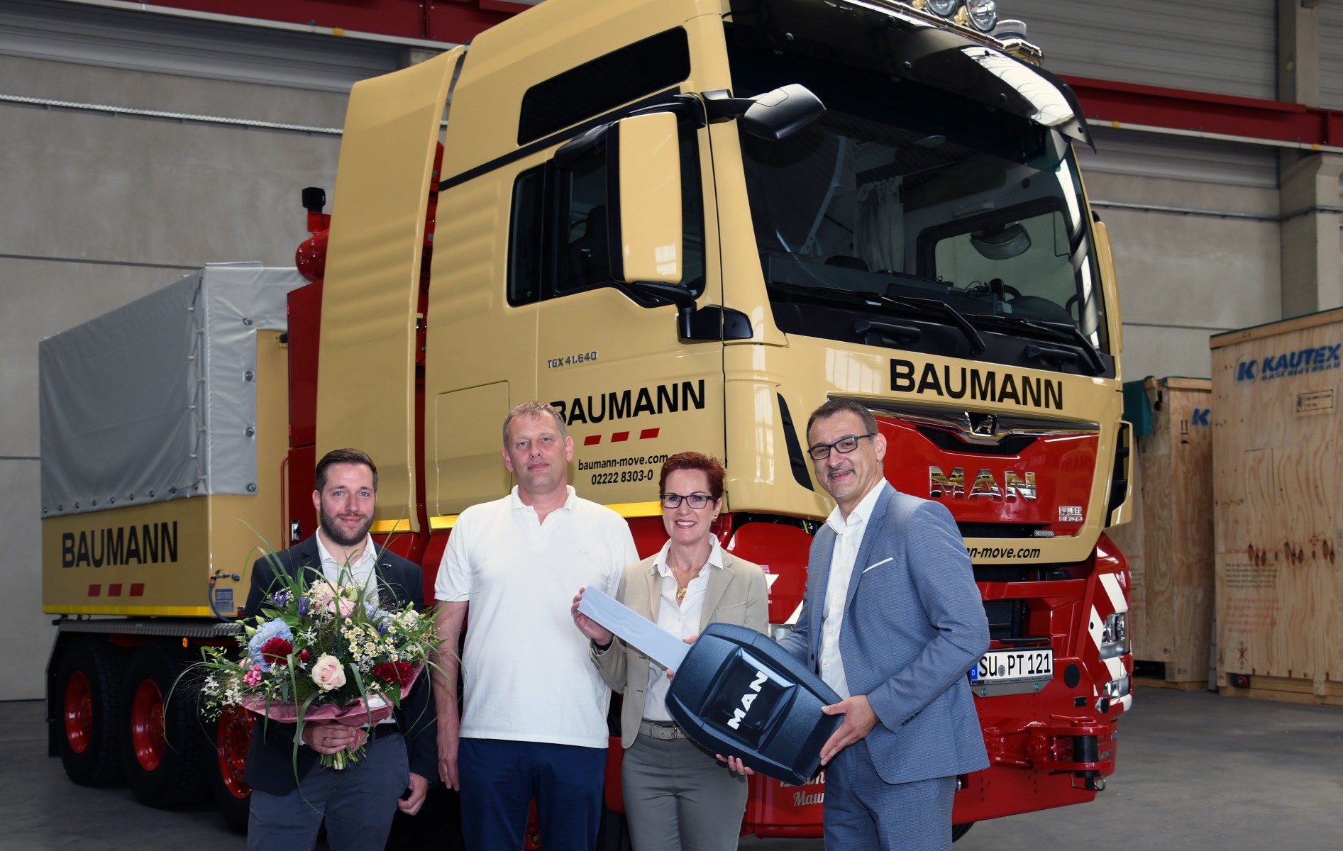 Zugkraftstärkster Lkw an Schwertransportspezialisten Viktor Baumann ...