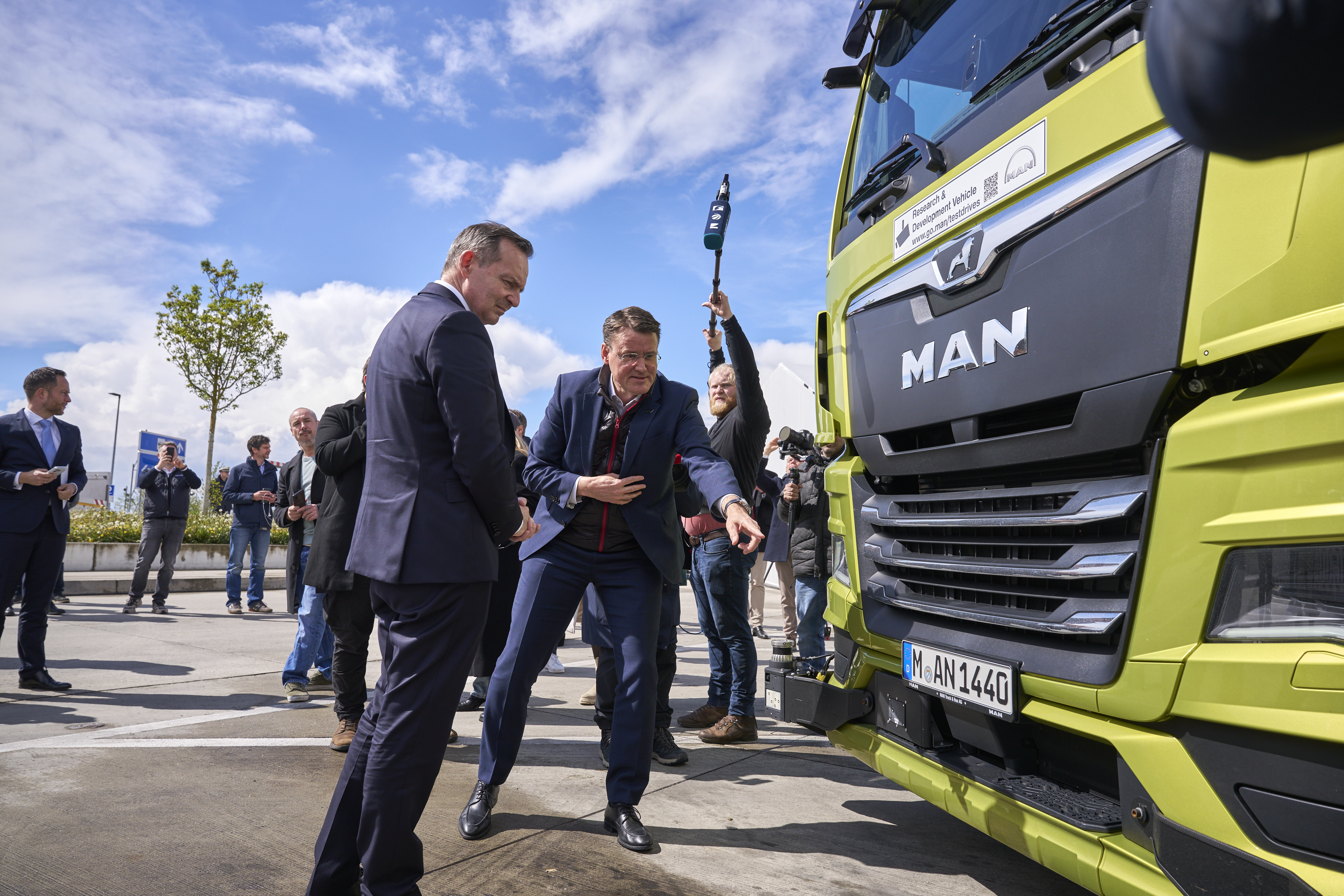 MAN: First autonomous truck on the motorway