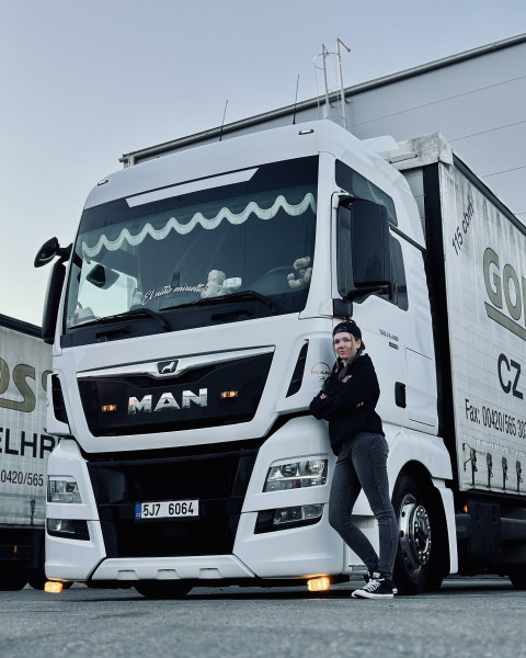 MAN Max Mileage Master: MAN truck travels to the moon eight times