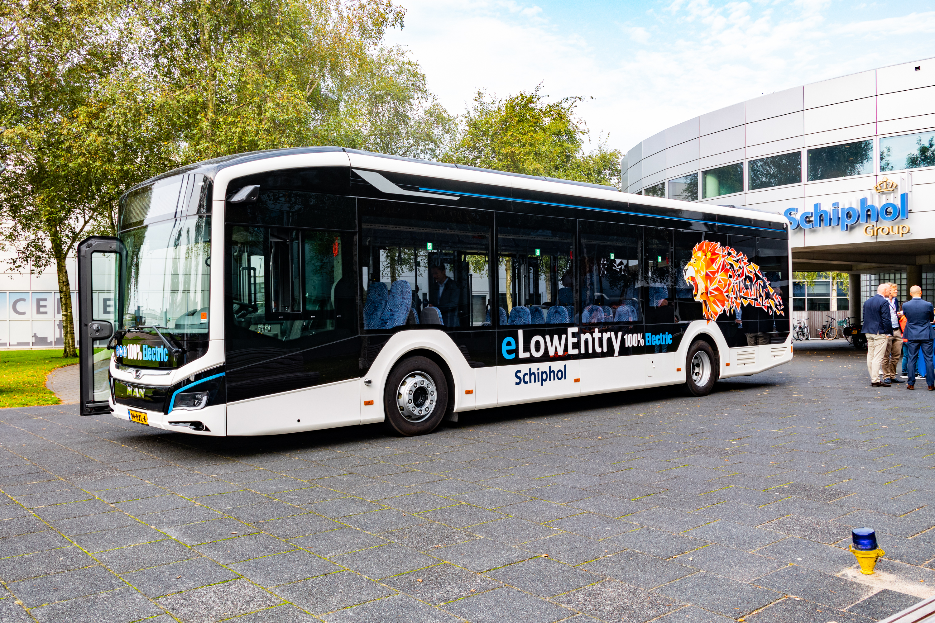 Amsterdam builds on sustainability: Schiphol Airport orders 52 MAN eBuses