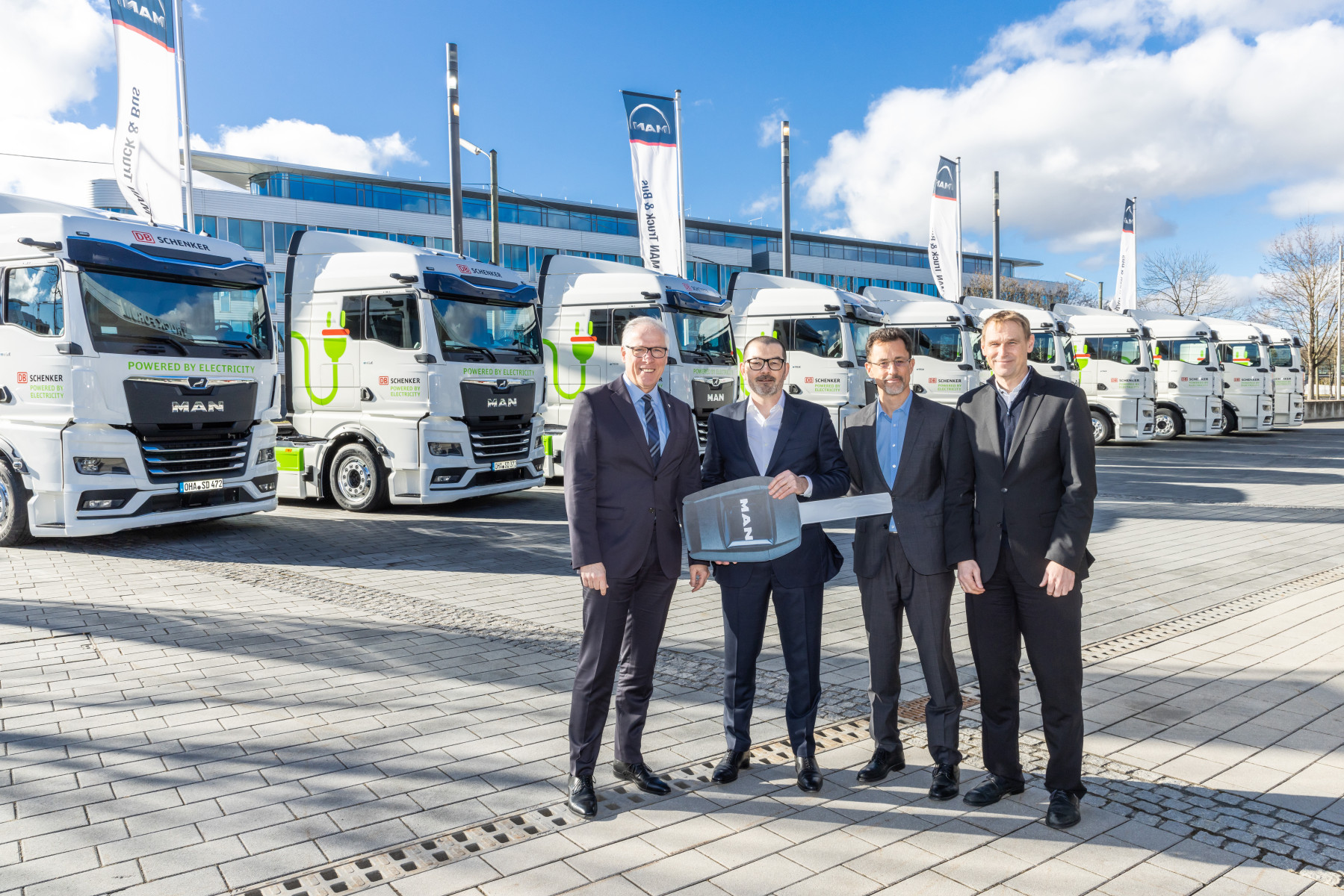 Electric trucks in use: DB Schenker puts the first ten of 150 MAN ...
