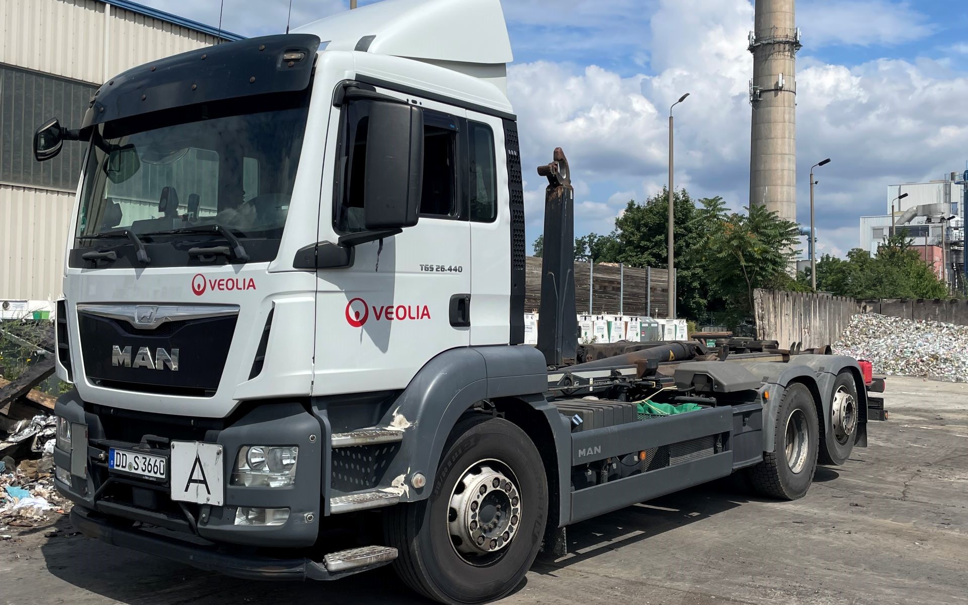 MAN Max Mileage Master: MAN truck travels to the moon eight times