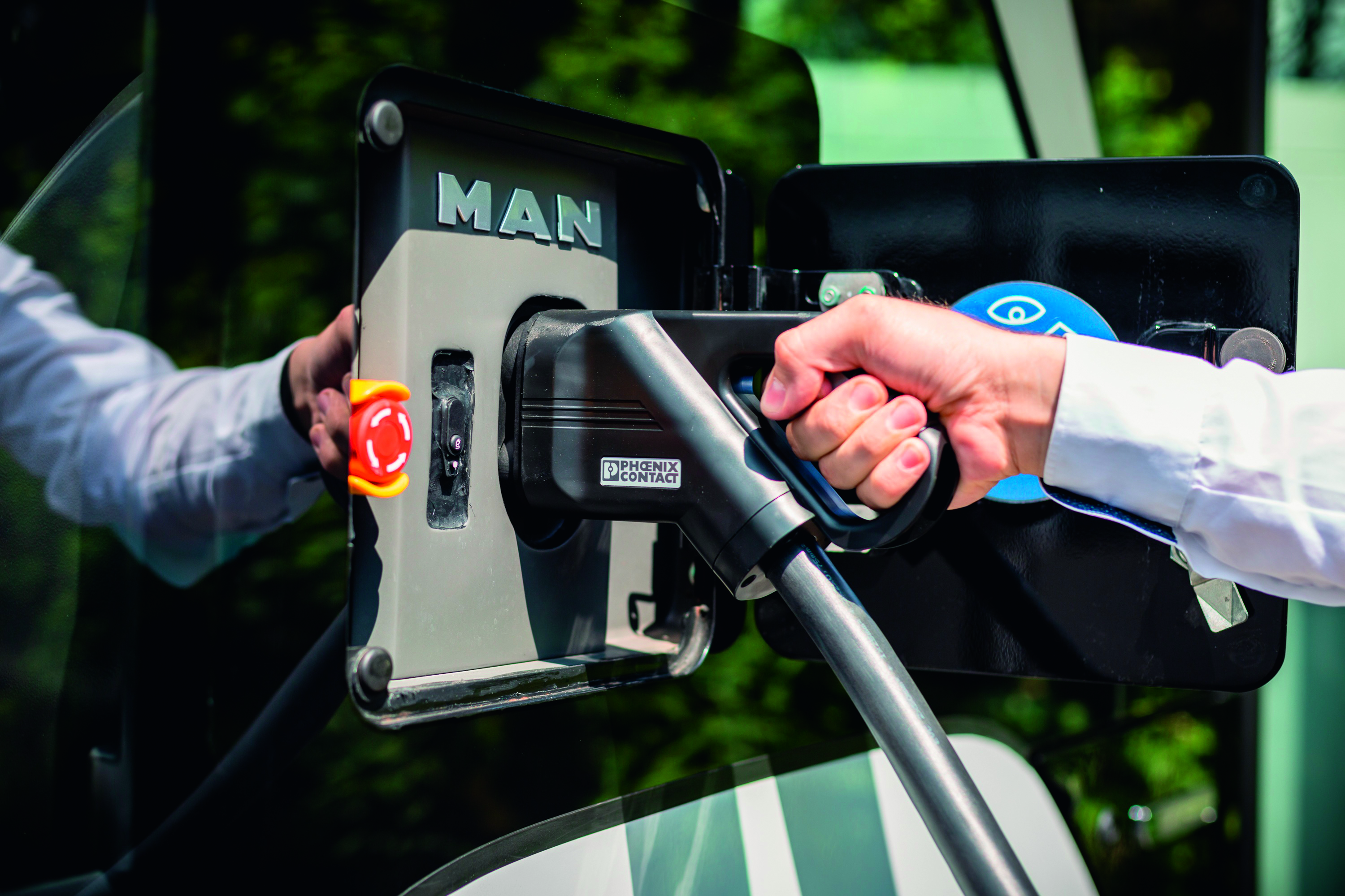 MAN's first fully electric coach