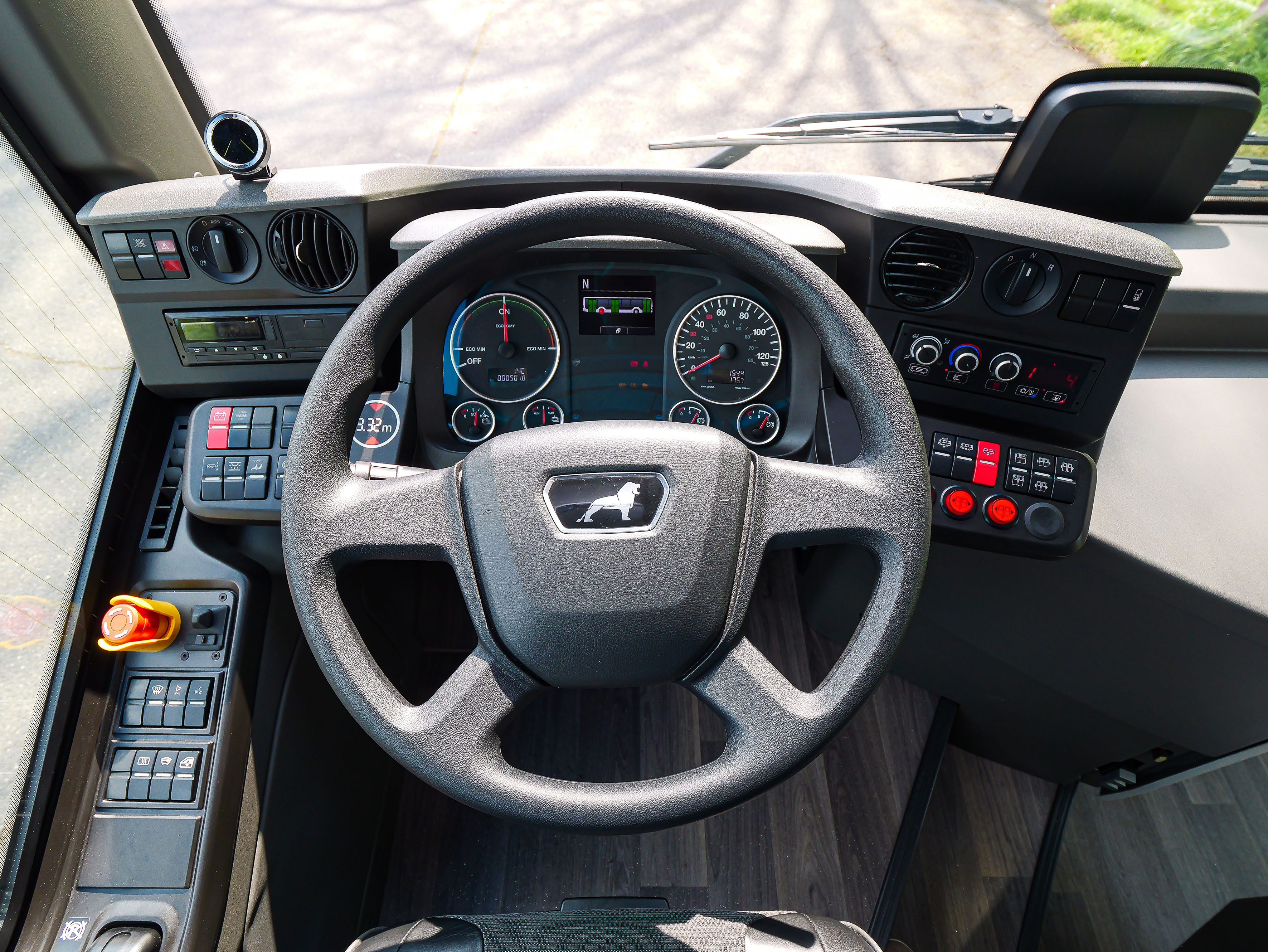 Efficient over mountain and valley: all-electric MAN Lion’s City 10 E ...