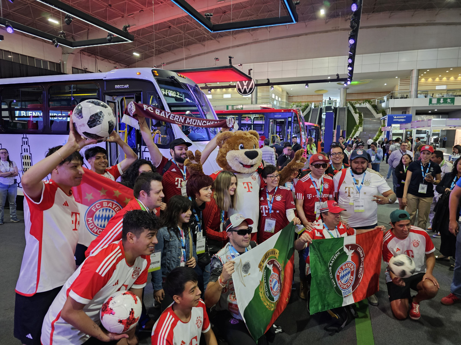 Shaping international markets: FC Bayern Bus as trade fair highlight in ...