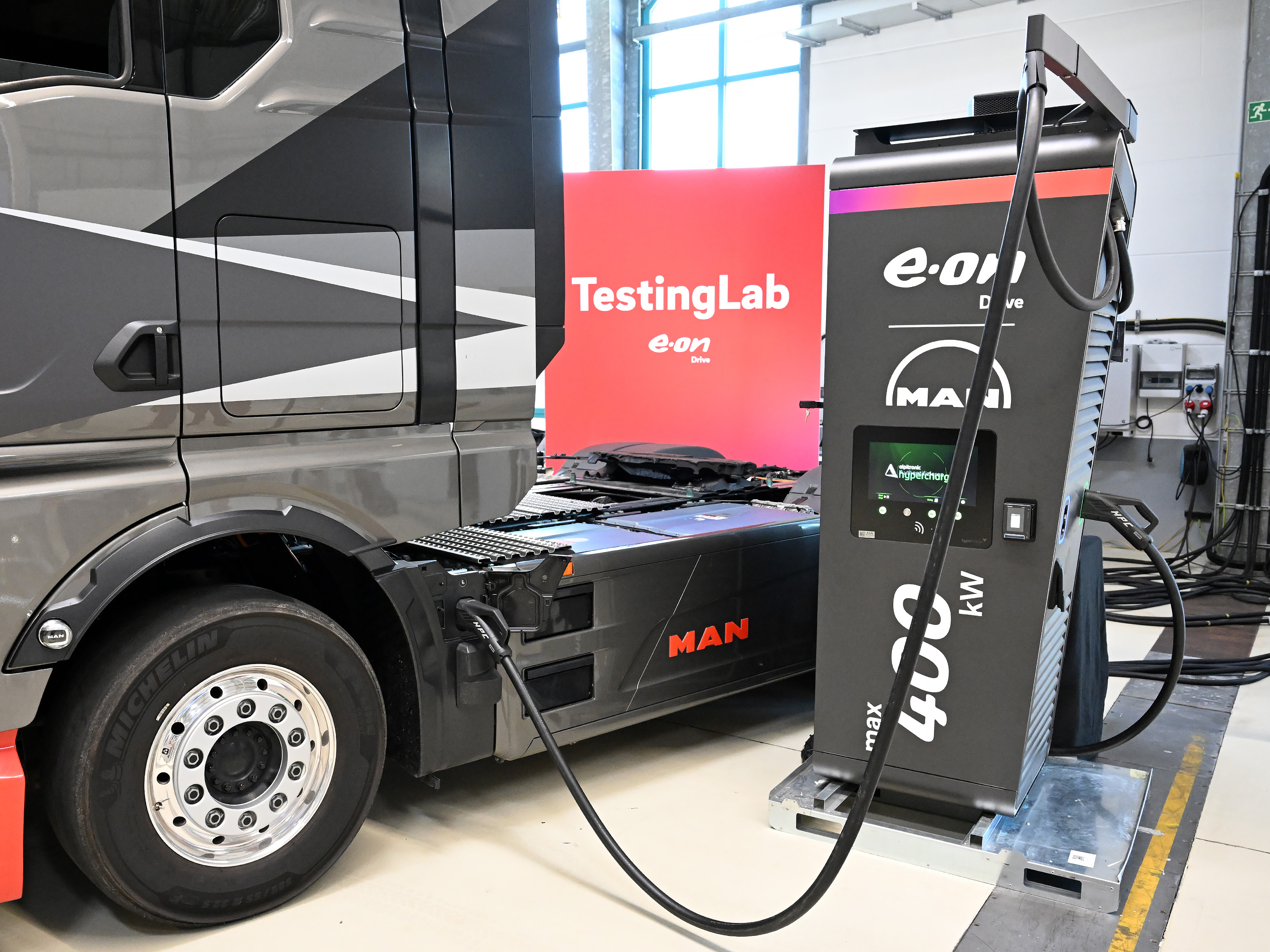 E.ON and MAN: public charging network for e-trucks in Europe