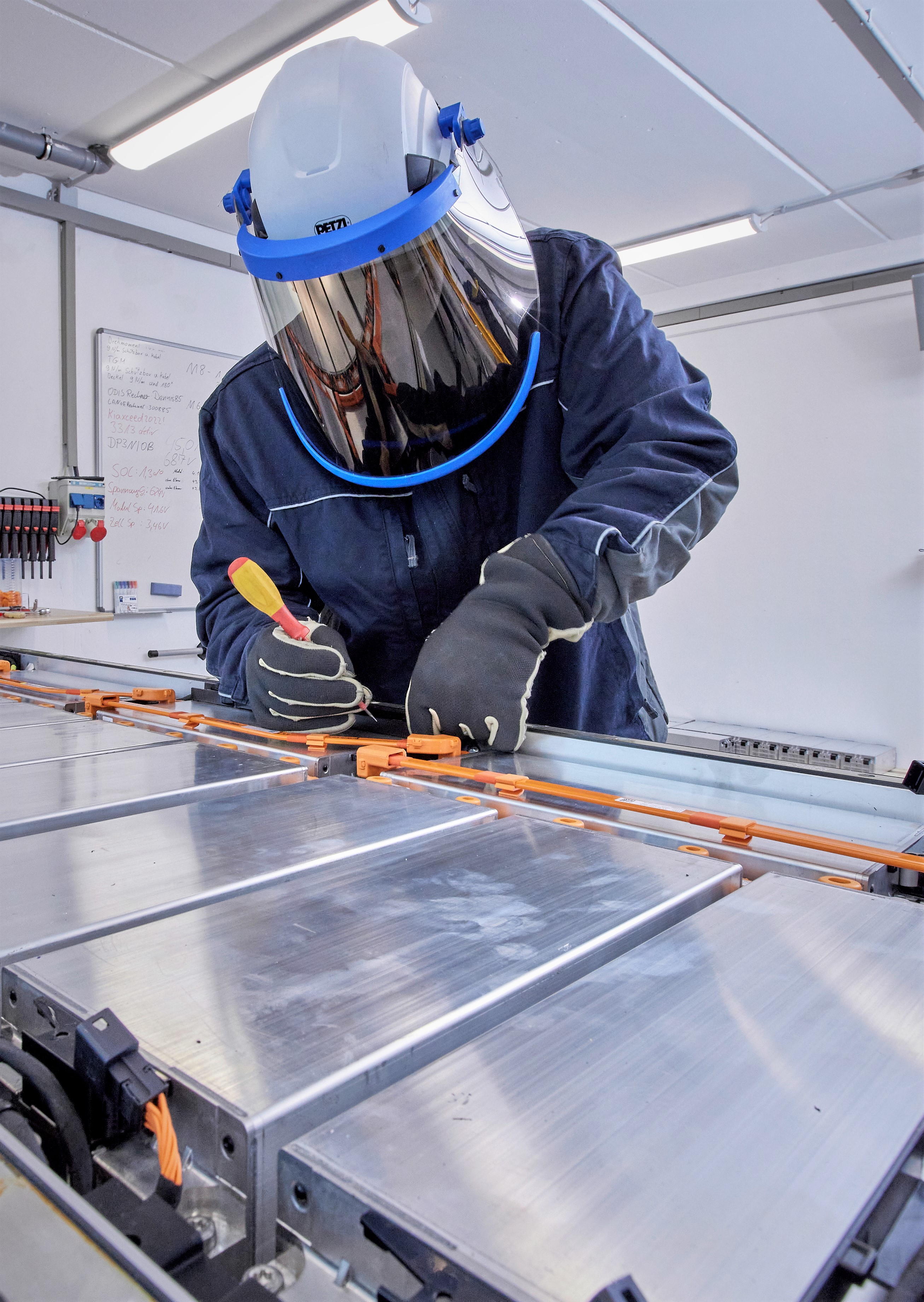 MAN rolls out battery repair centres in Europe