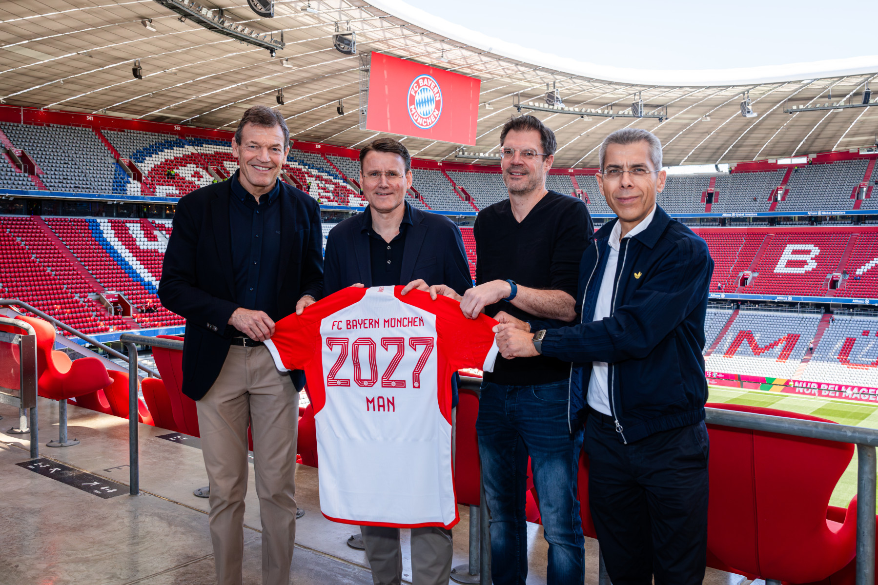 Top team: MAN and FC Bayern extend partnership for another three years ...