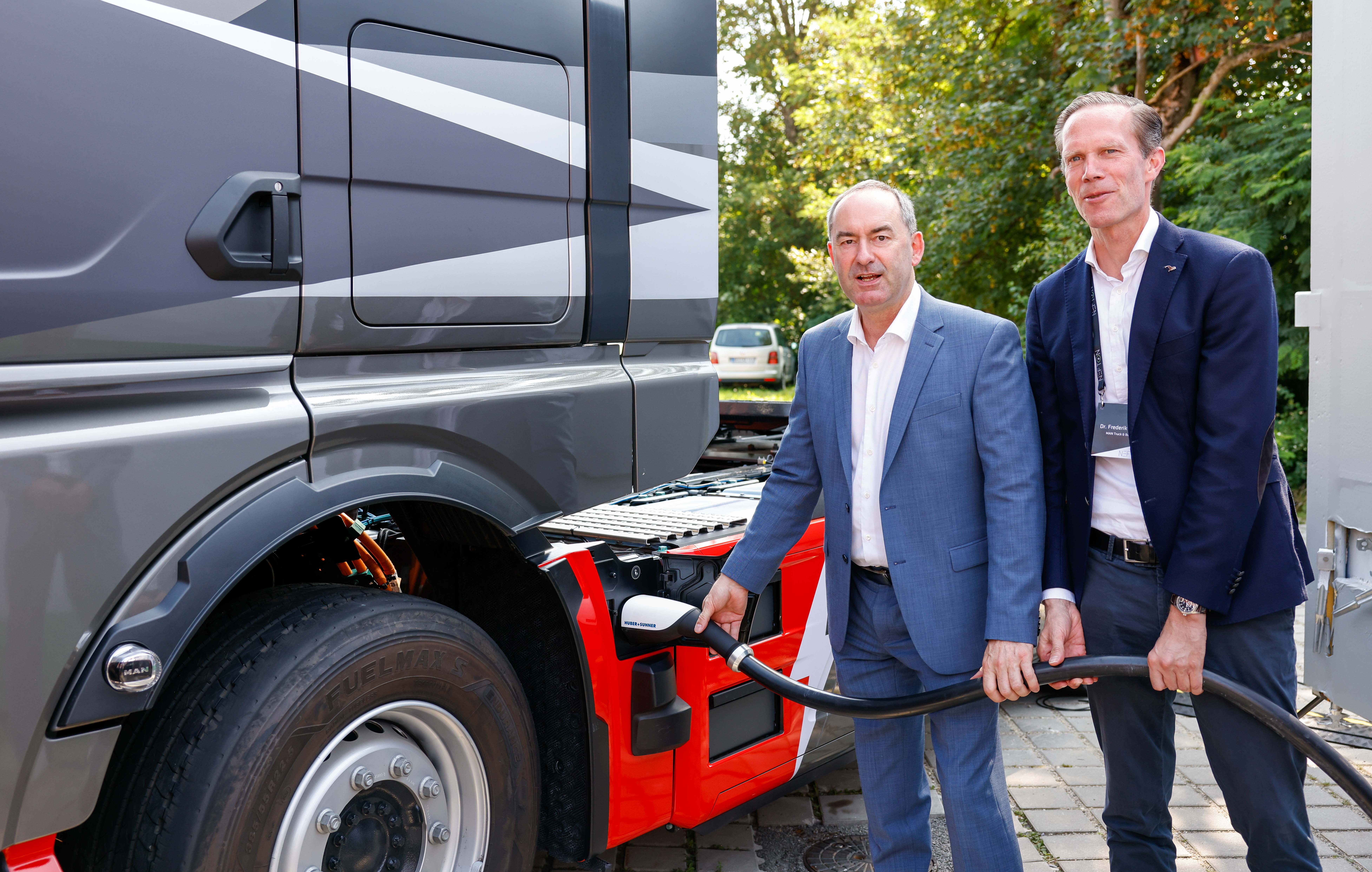 Megawatt charging for electric trucks with up to 3000 kW