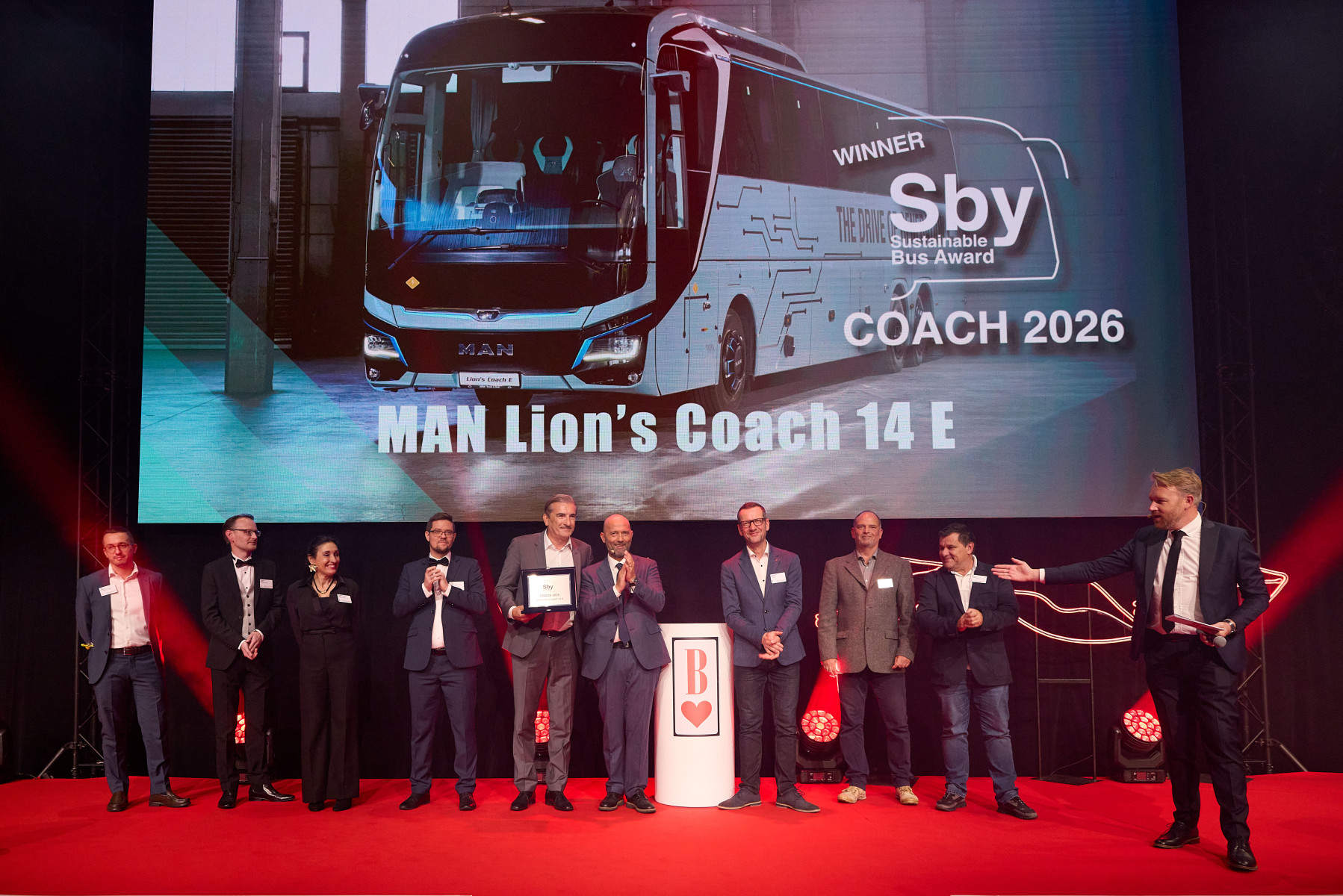 Erfolgreiche Weltpremiere: MAN Lion’s Coach E ist „Sustainable Bus of ...
