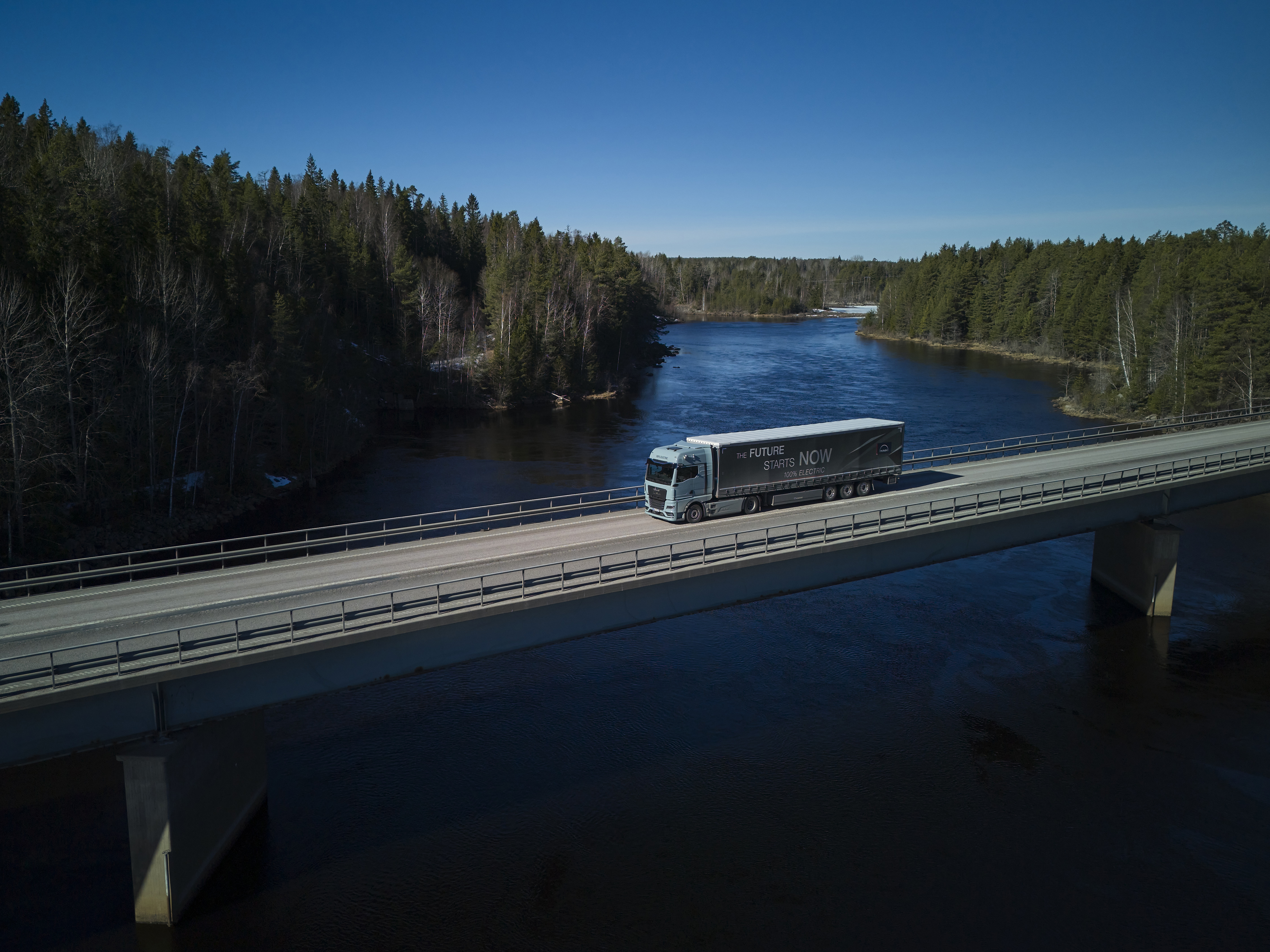 Mission accomplished: MAN Polar Express travels electrically from the ...
