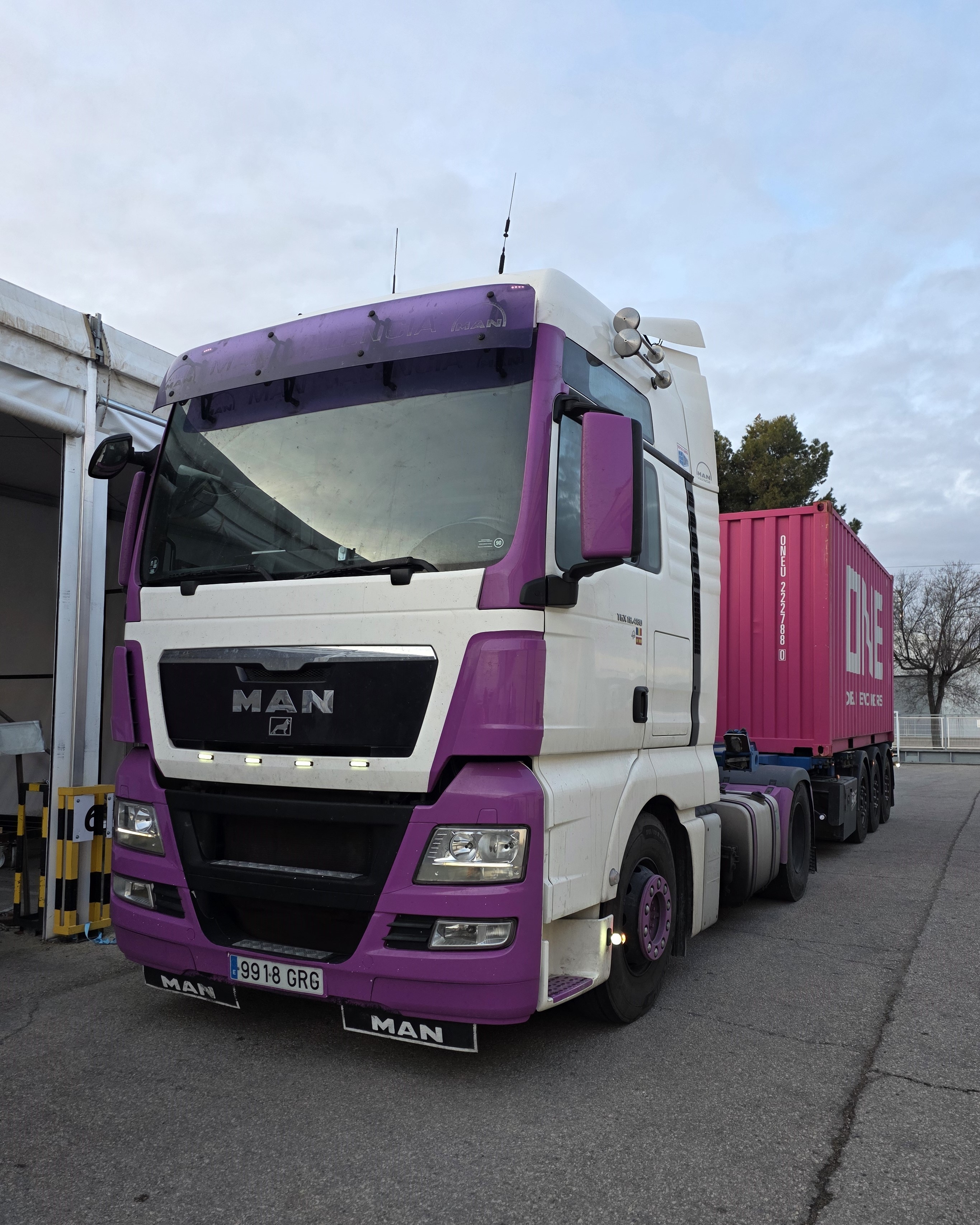 MAN Max Mileage Master: MAN truck travels to the moon eight times