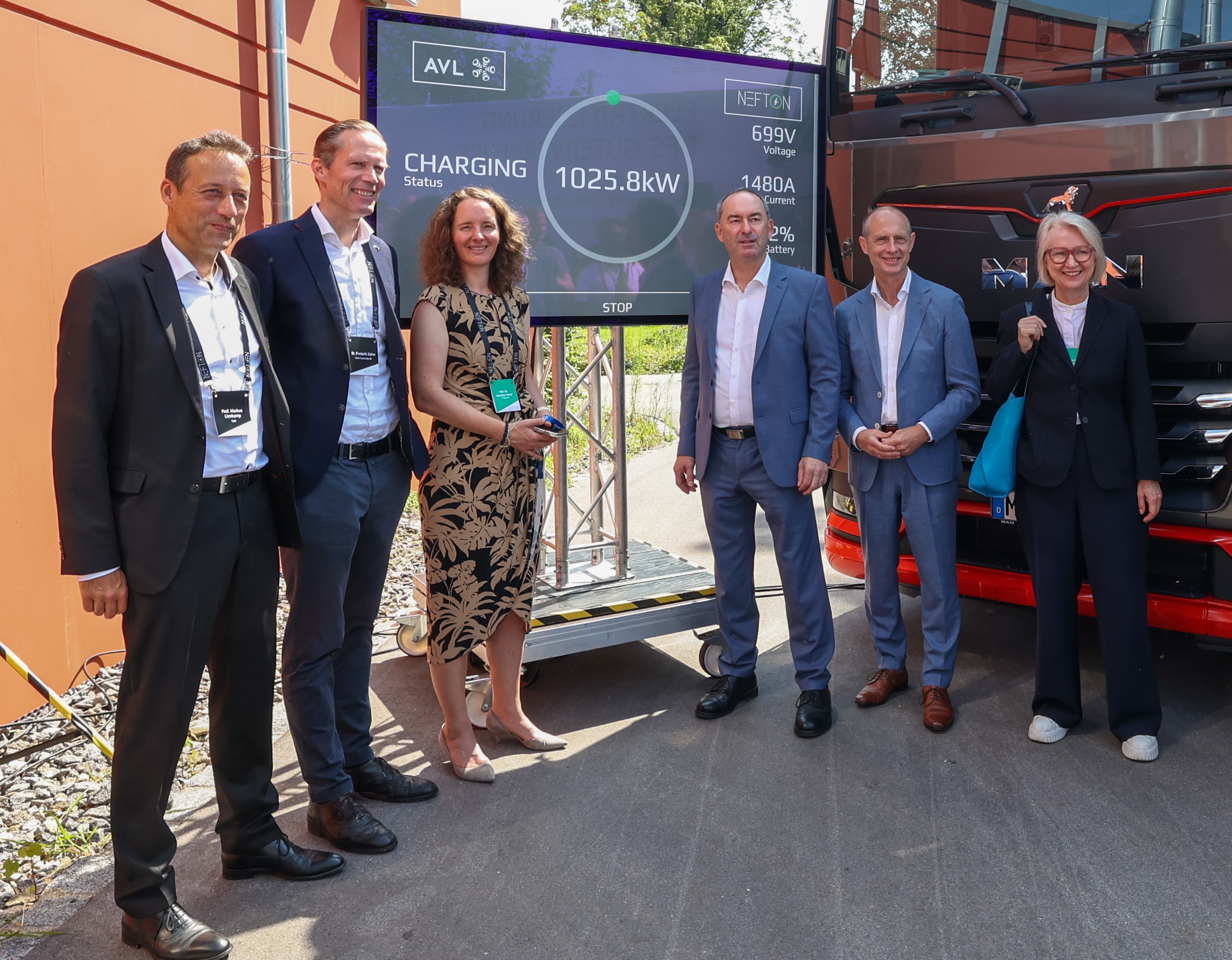 Megawatt charging for electric trucks with up to 3000 kW