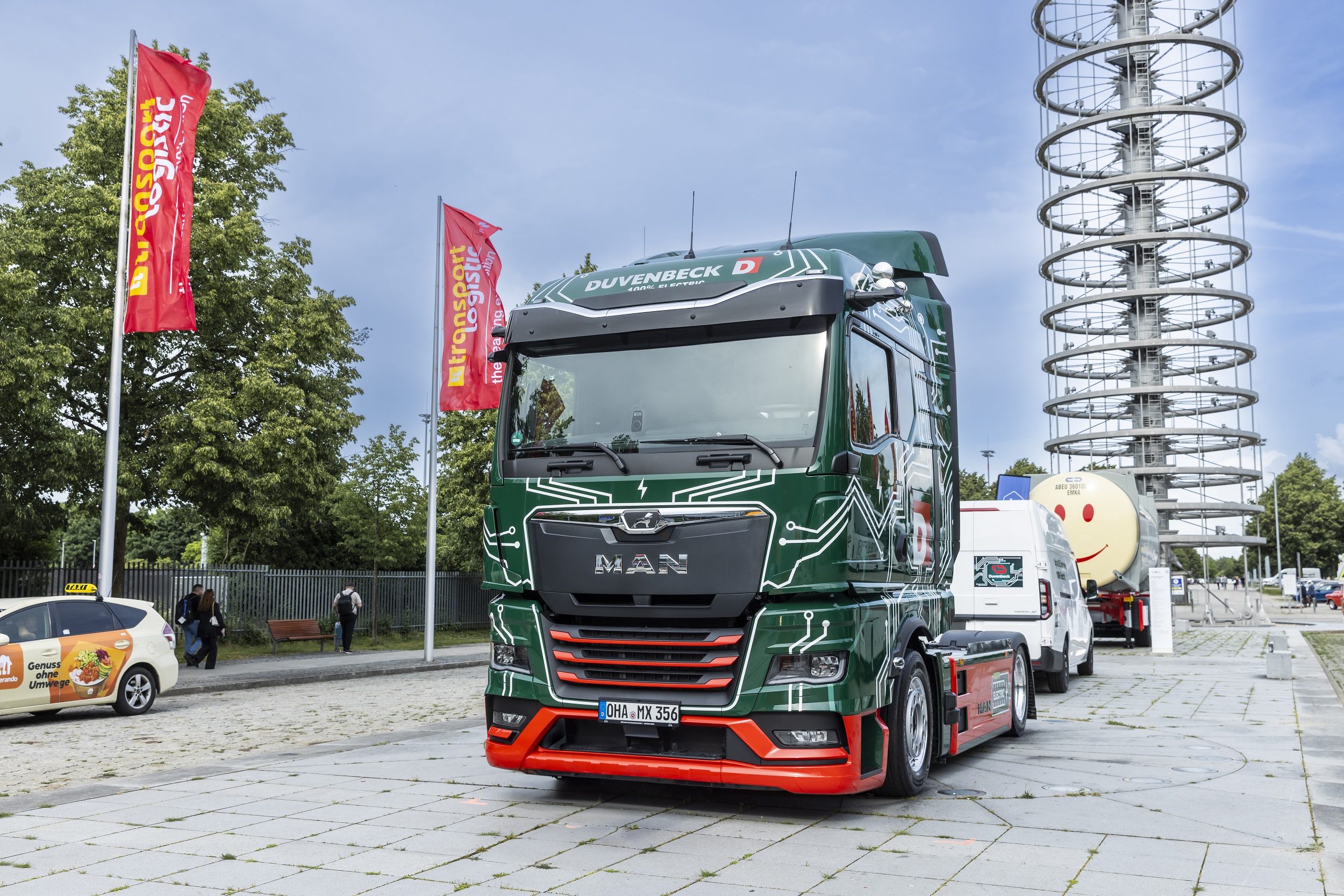 Duvenbeck und MAN schließen Rahmenvertrag auf der Messe Transport Logistic