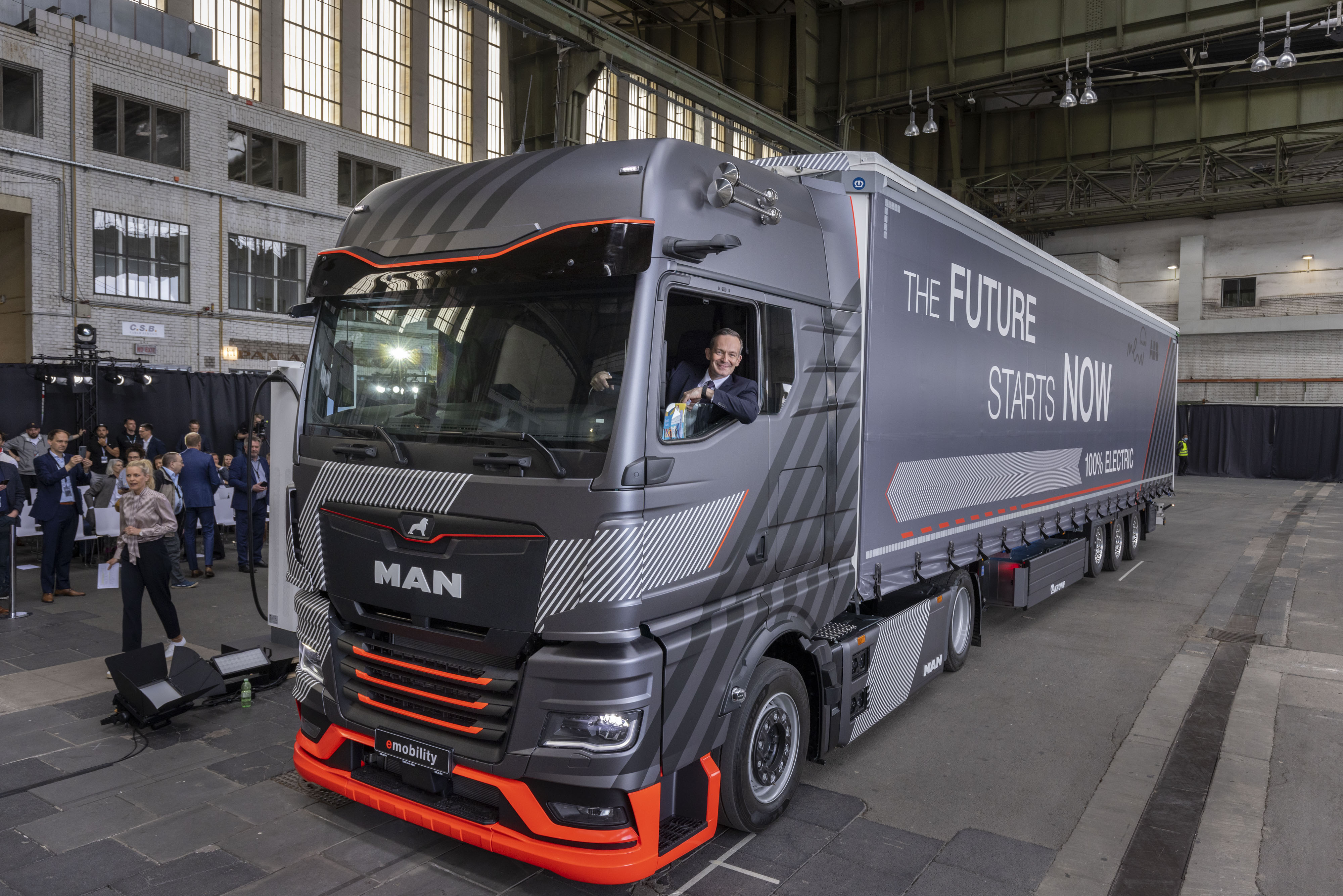 MAN und ABB E-mobility zünden nächste Stufe für Elektromobilität im Lkw ...