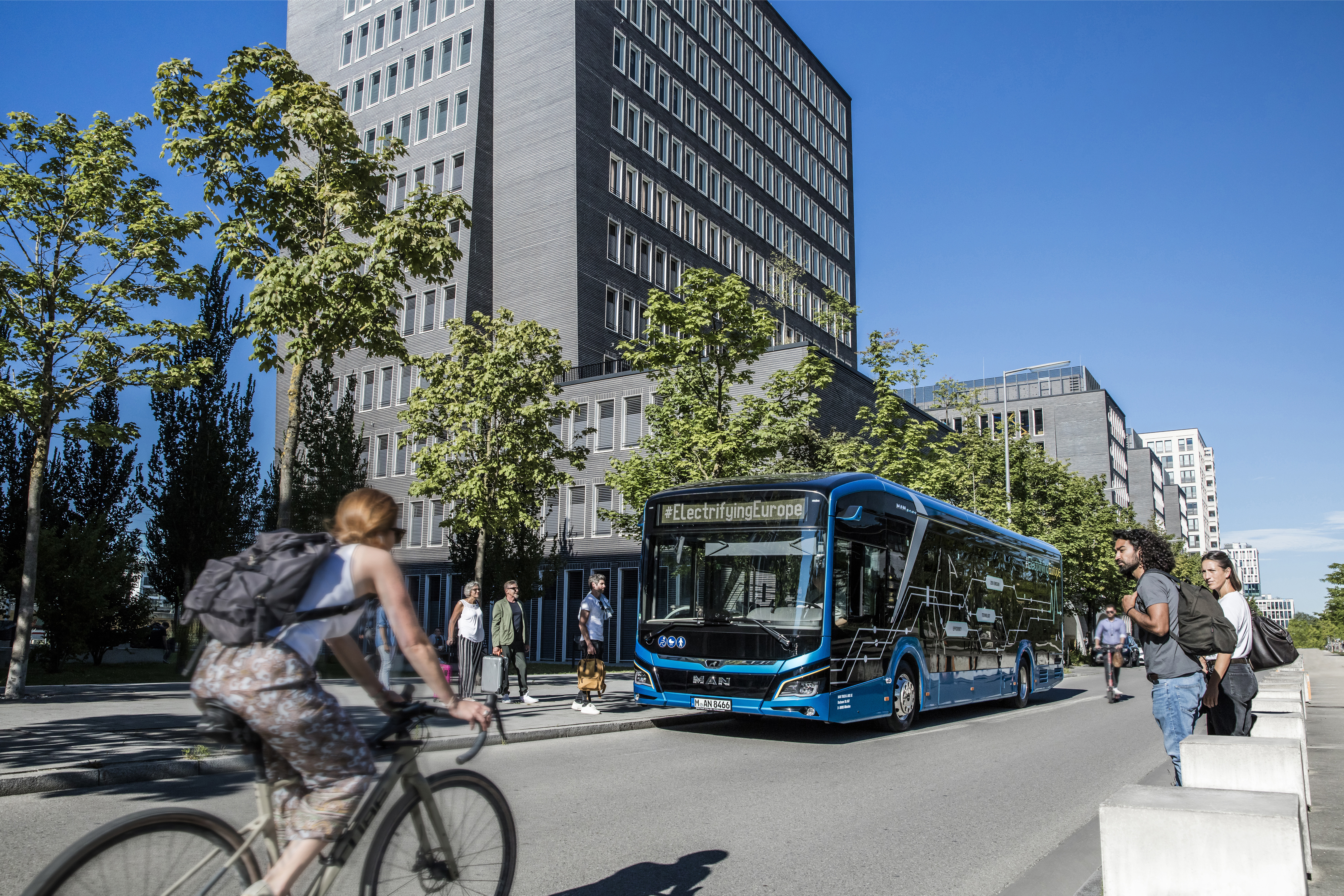 Electric buses in Hamburg on the road to success: VHH orders up to 100 ...