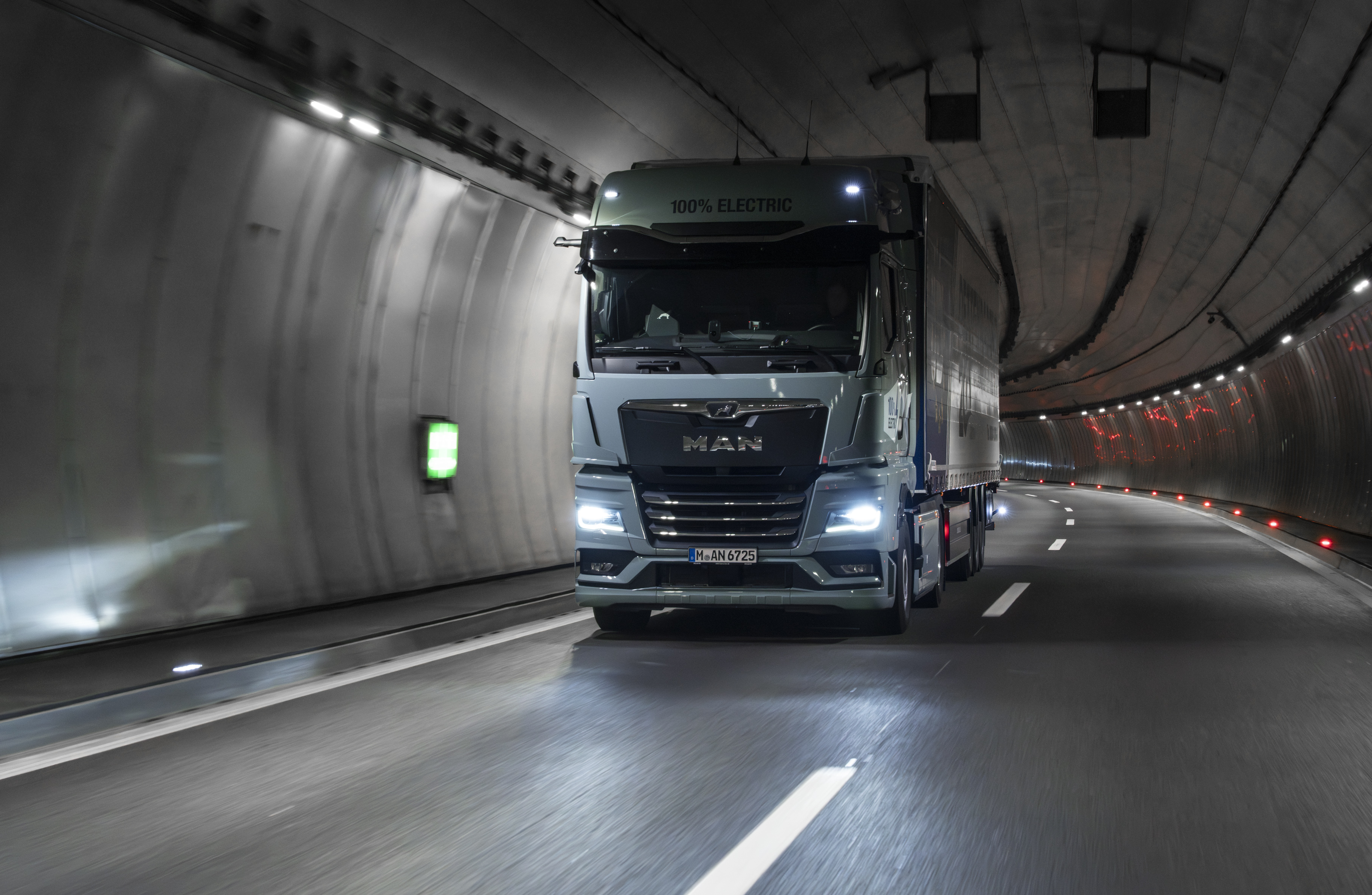 Across the Brenner Pass at night with the MAN eTruck
