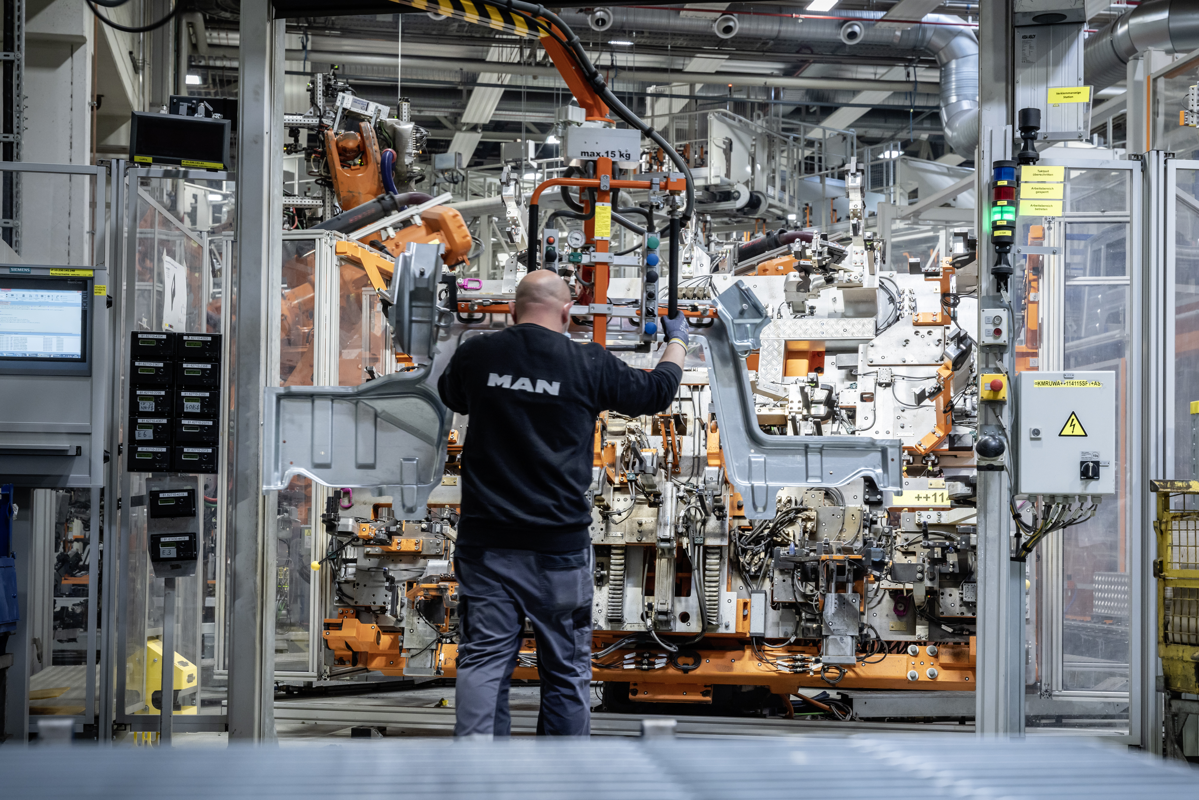 Open factory gates at MAN: Virtual look into the research and ...