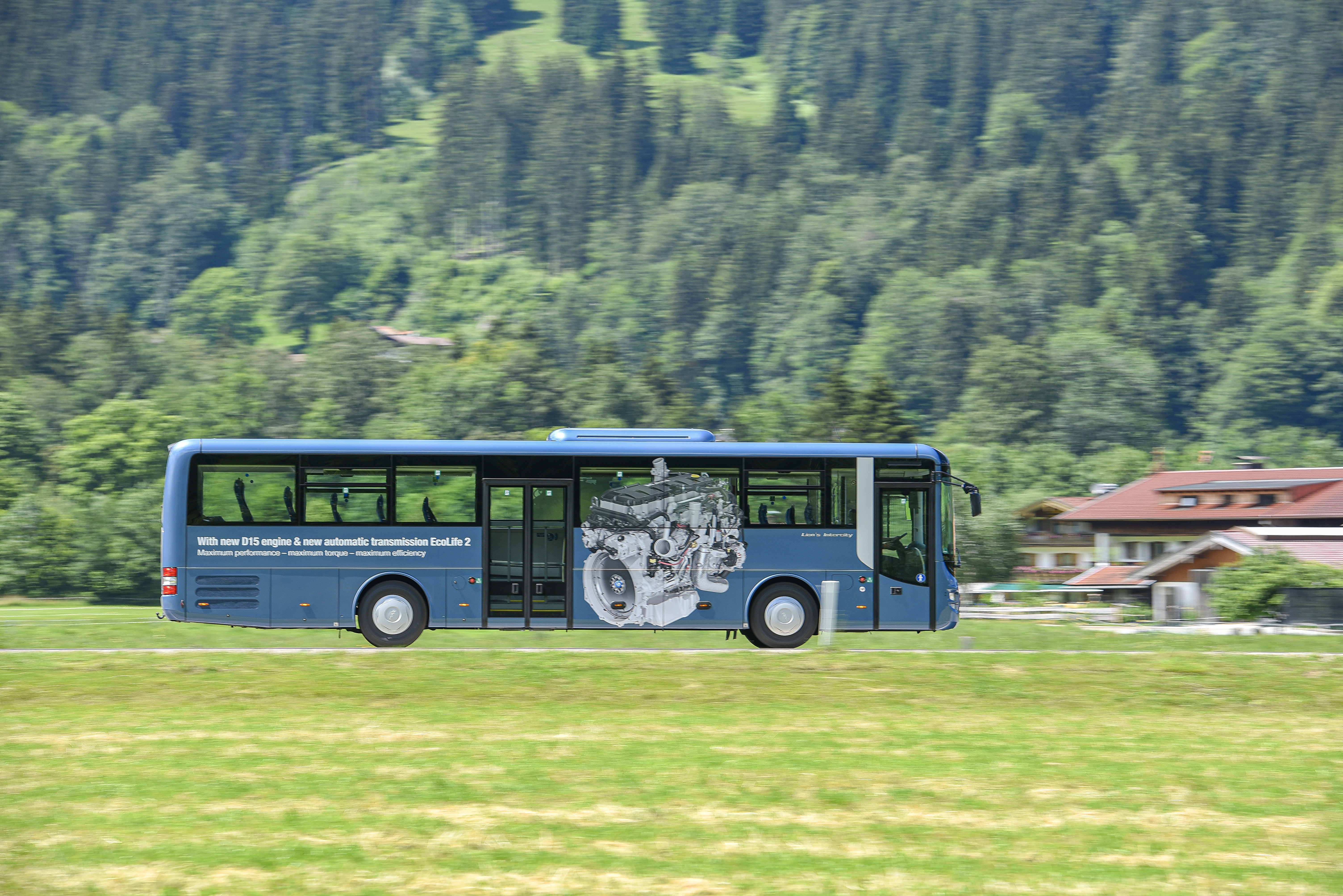 MAN Lion's Intercity: Efficient, flexible and safe on intercity routes