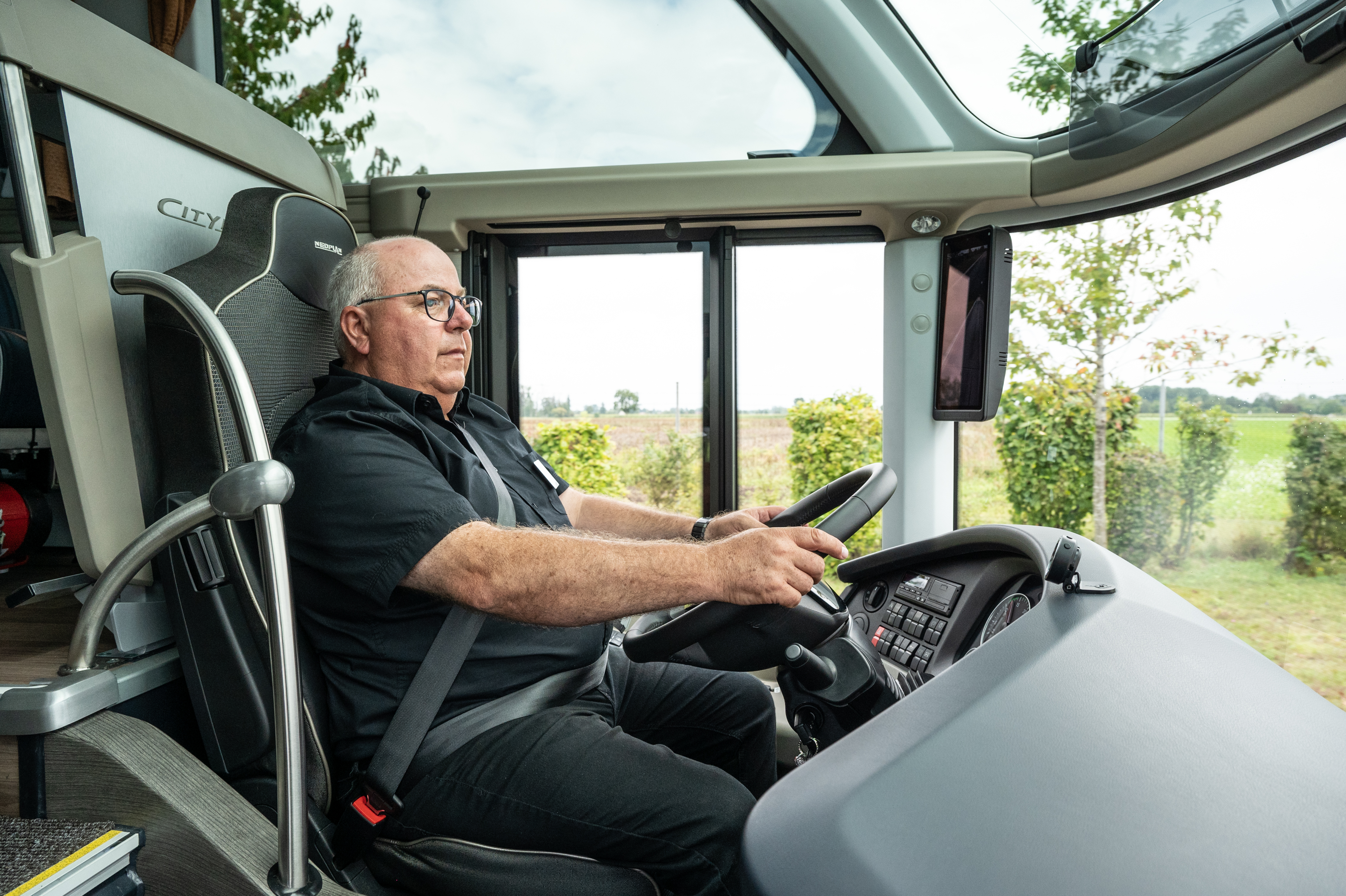 MAN OptiView mirror replacement system now also available for city buses