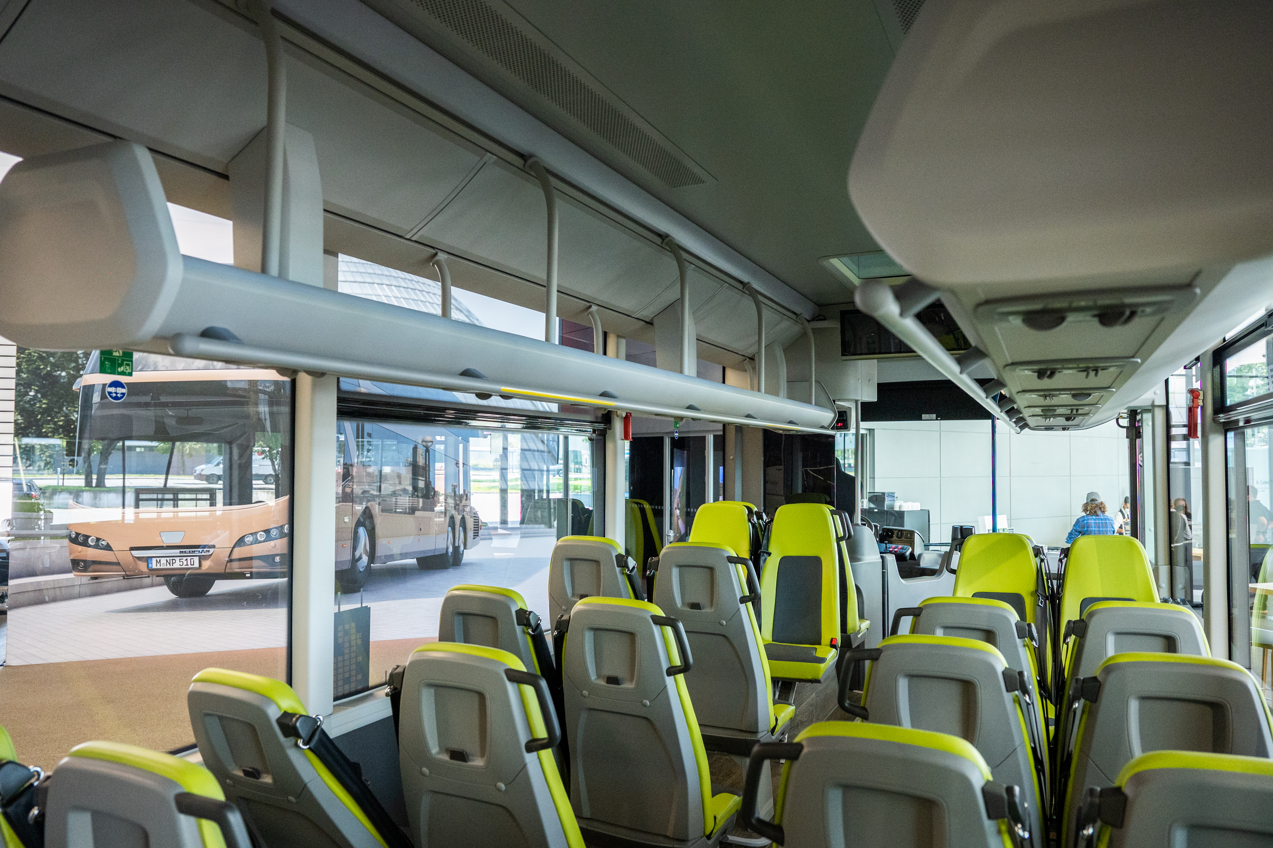 Flexible in City and Intercity use: New MAN Lion's Intercity LE sets ...