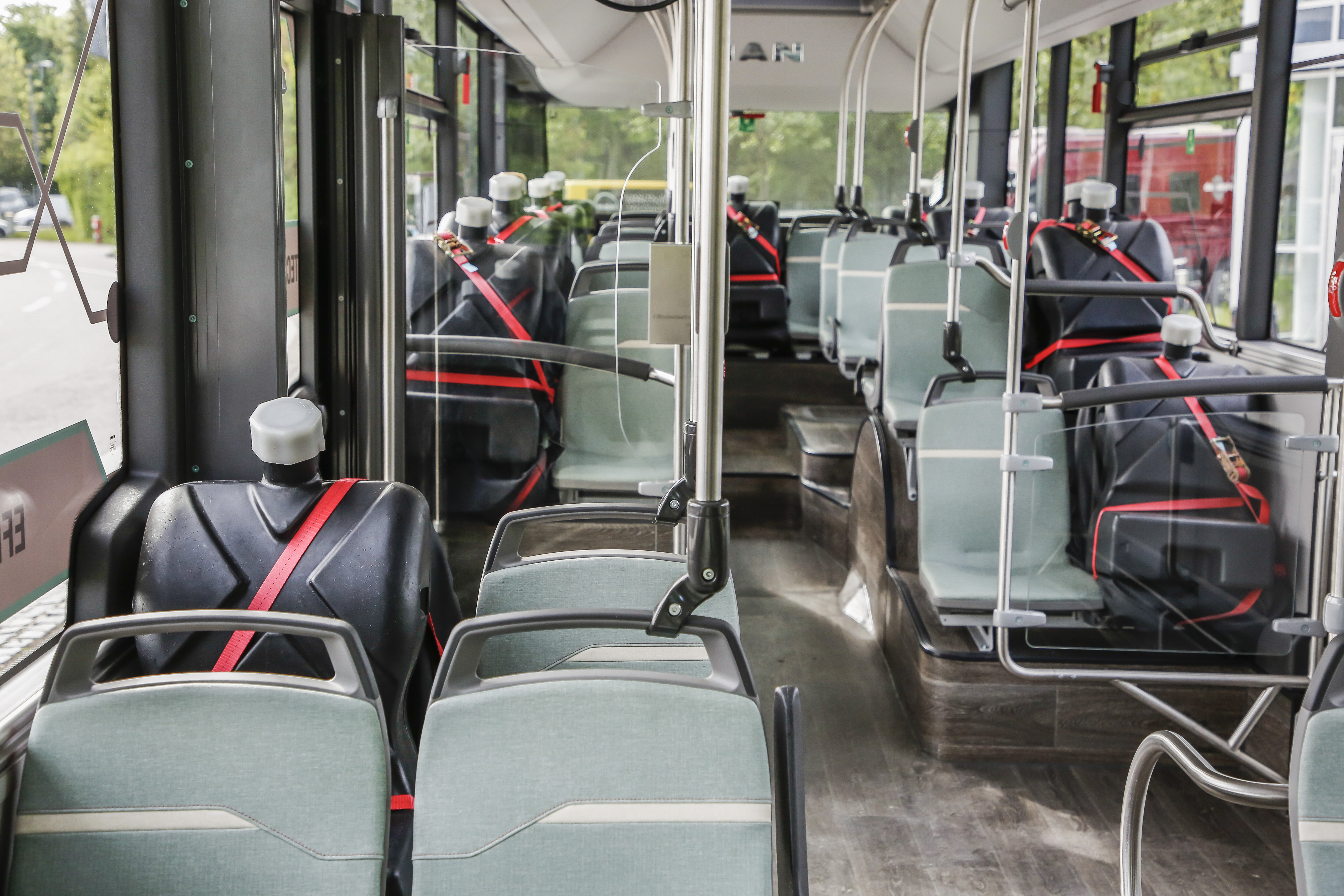 MAN sets the standard for range: Fully electric bus breaks the 550 ...
