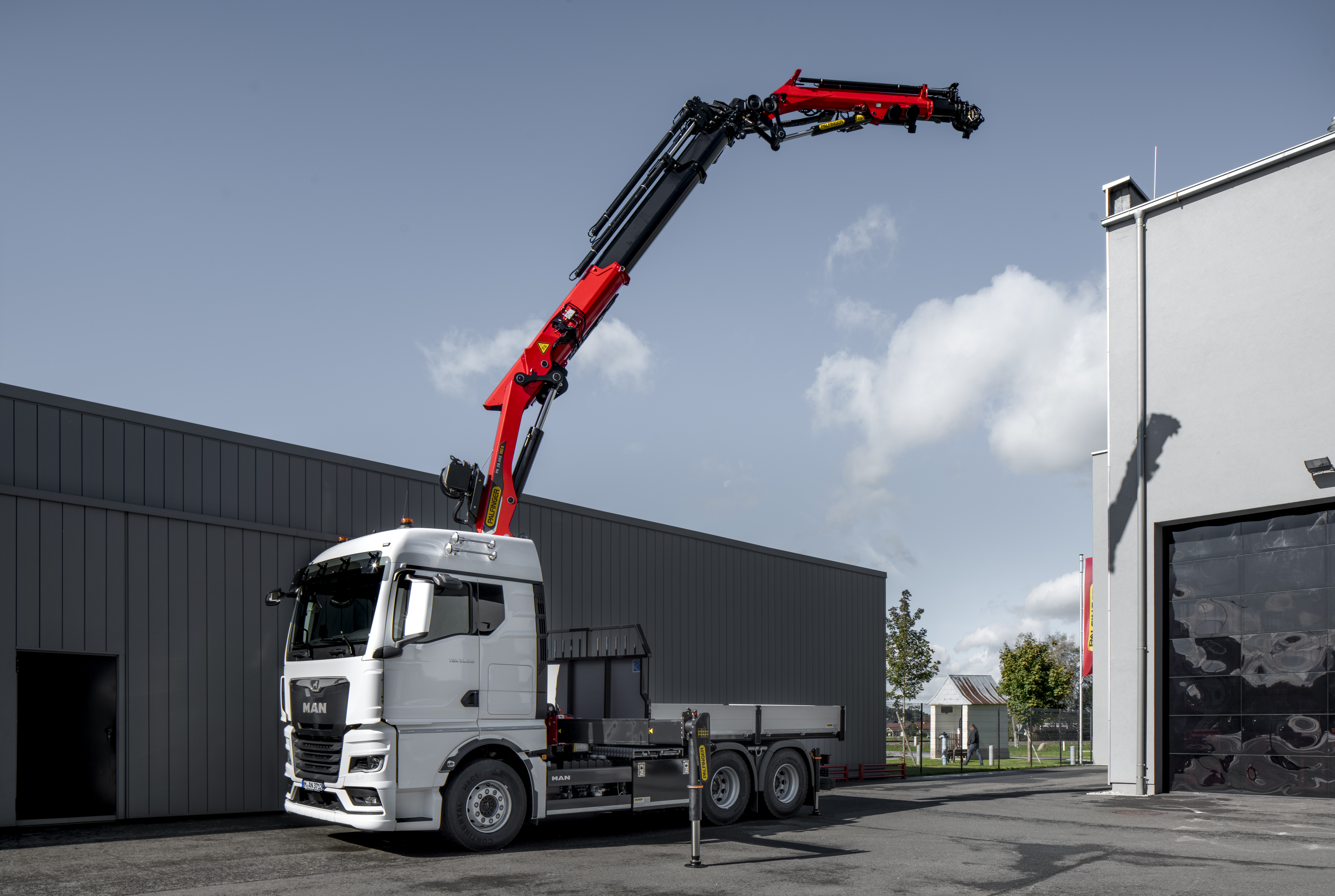 A strong team: New MAN front axle for heavy-duty loading cranes