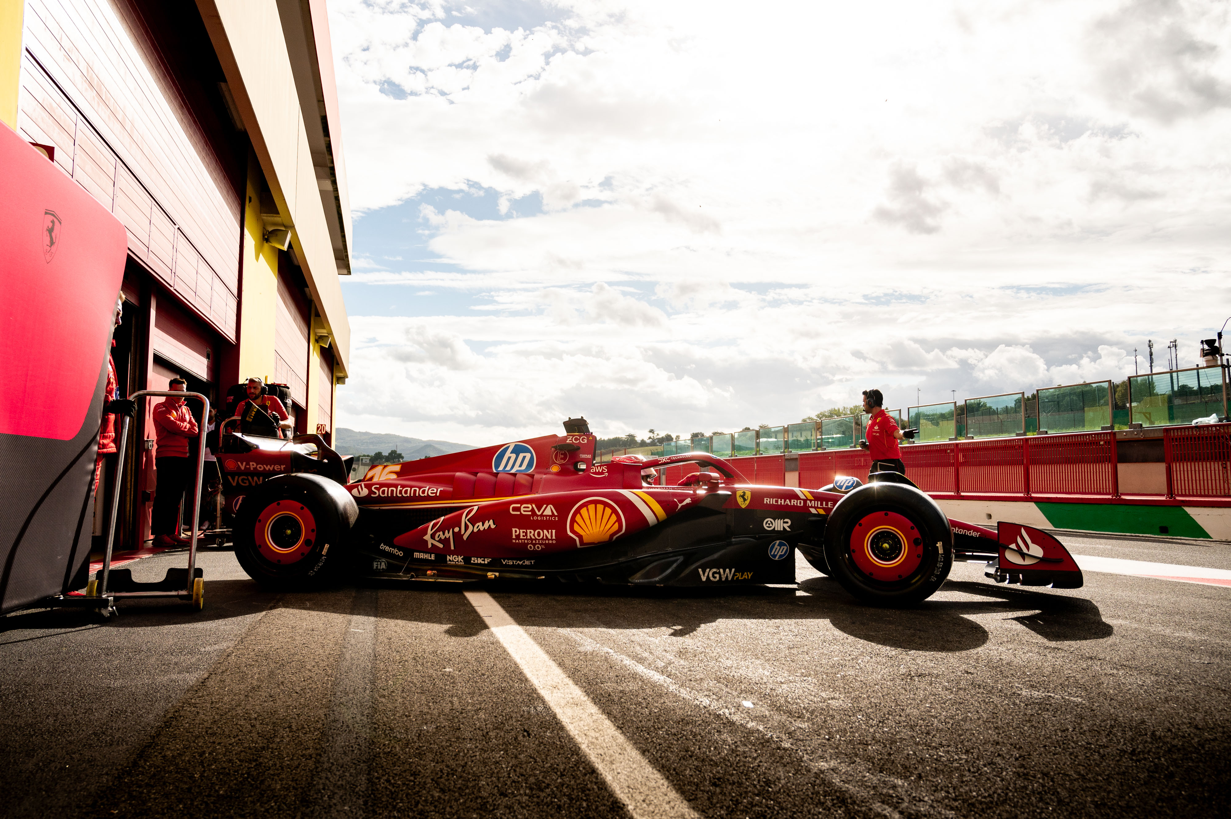 Four drivers on track at Mugello for Pirelli testing