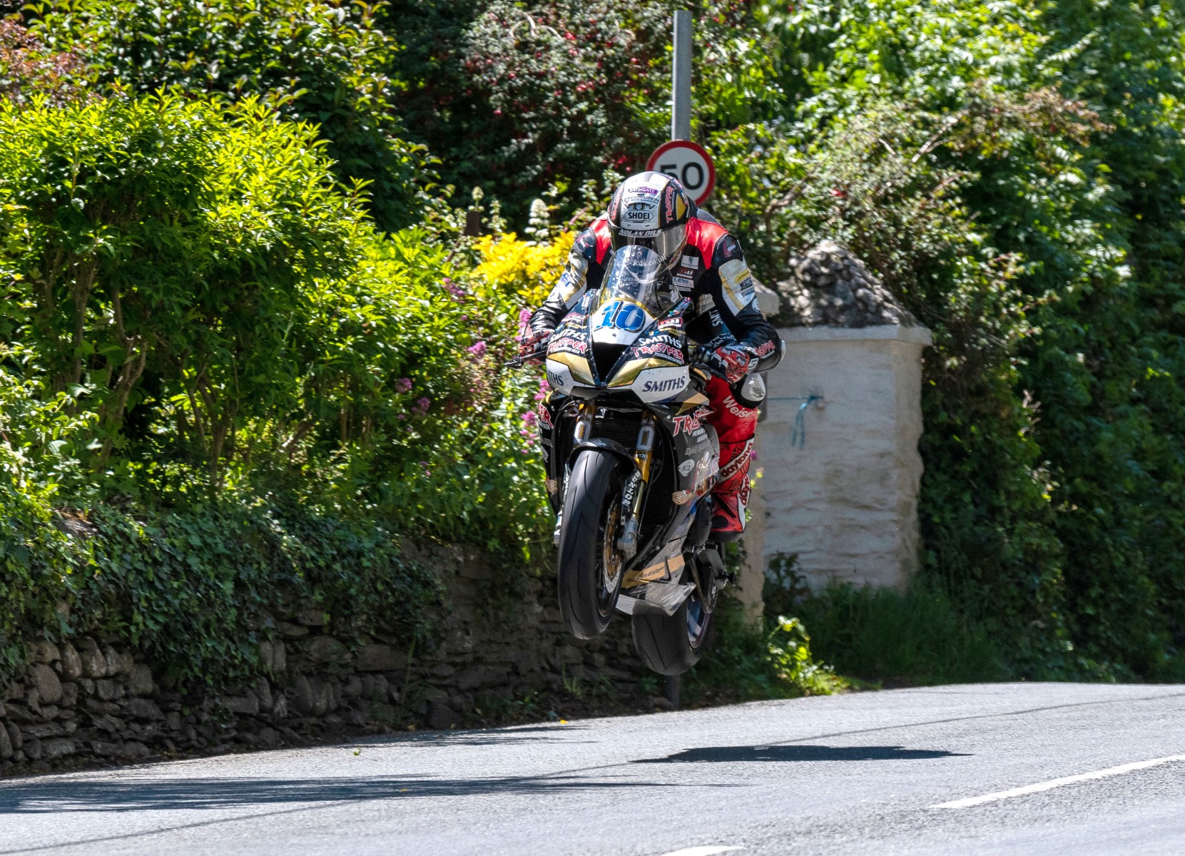 Dunlop riders win both Supersport TT races