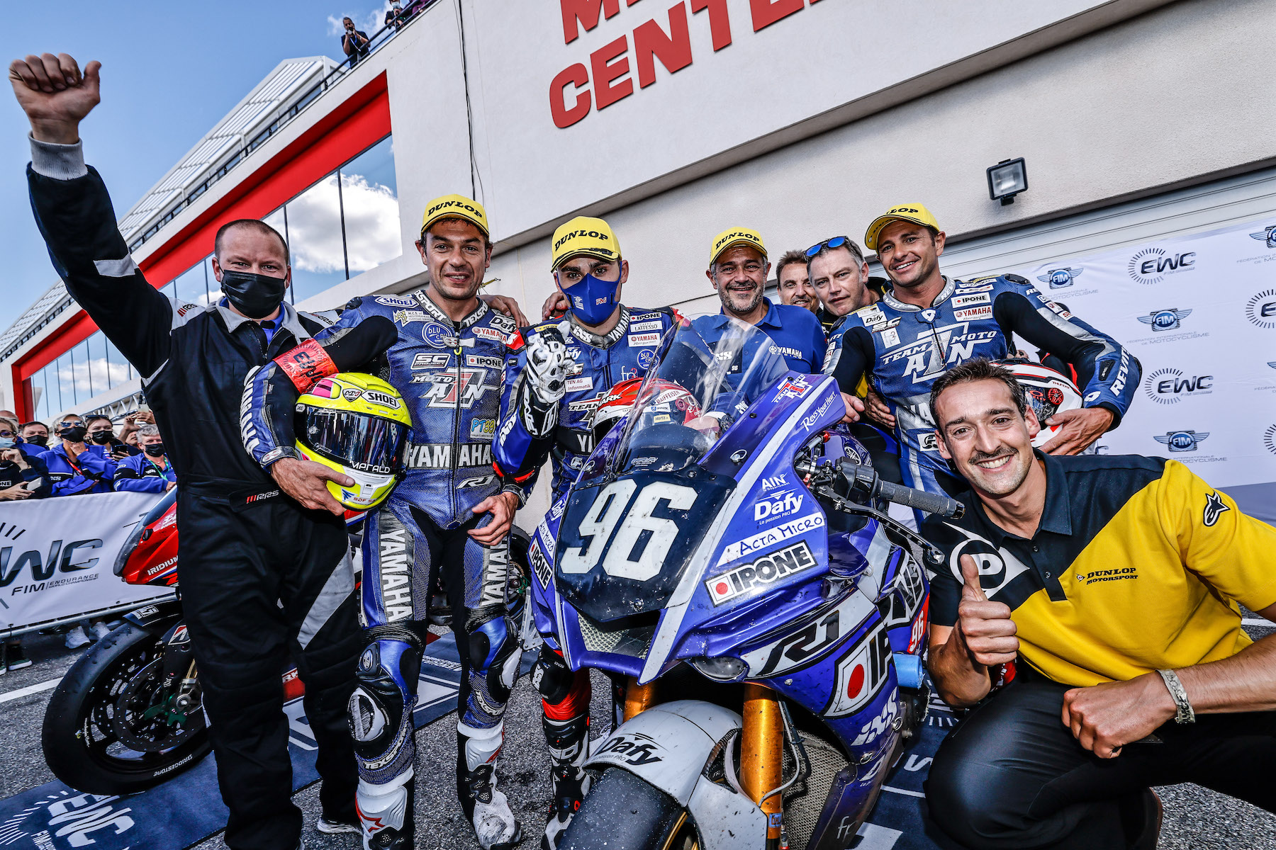 Dunlop teams finish on the podium in hard-fought Bol d’Or endurance race