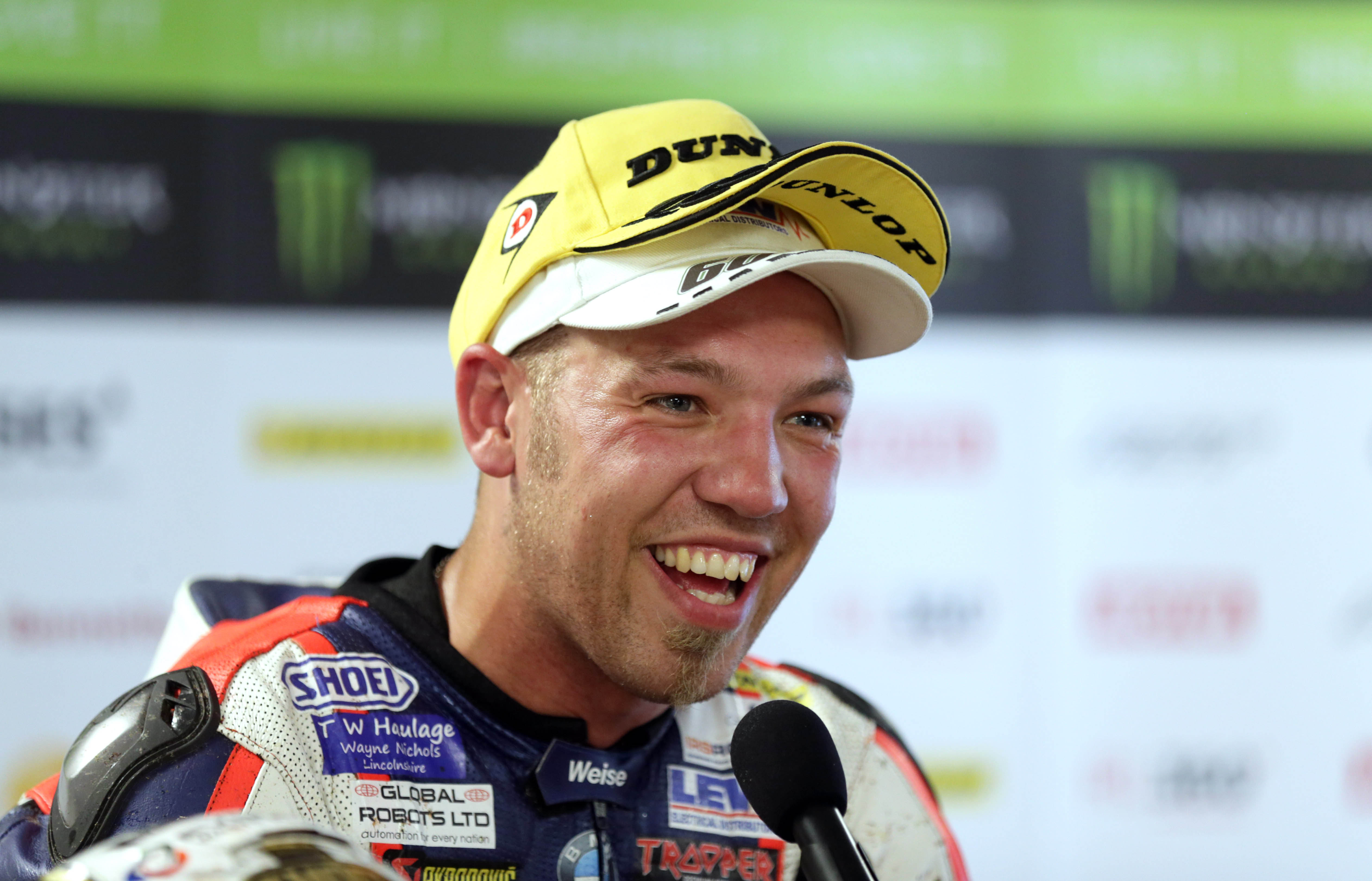 Peter Hickman, el piloto más rápido de la historia en el TT de la Isla ...