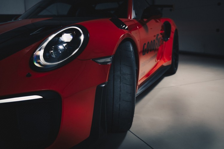 Goodyear Eagle F1 SuperSport RS: custom-made tire for Porsche 911 GT2 ...